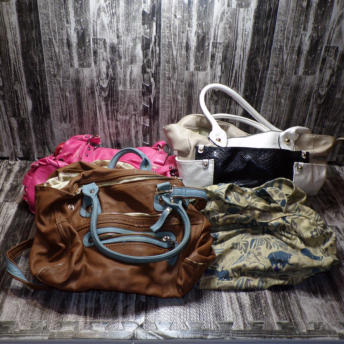 Women's Handbags (These ARE Lightly USED) #8358 | Auctionninja.com