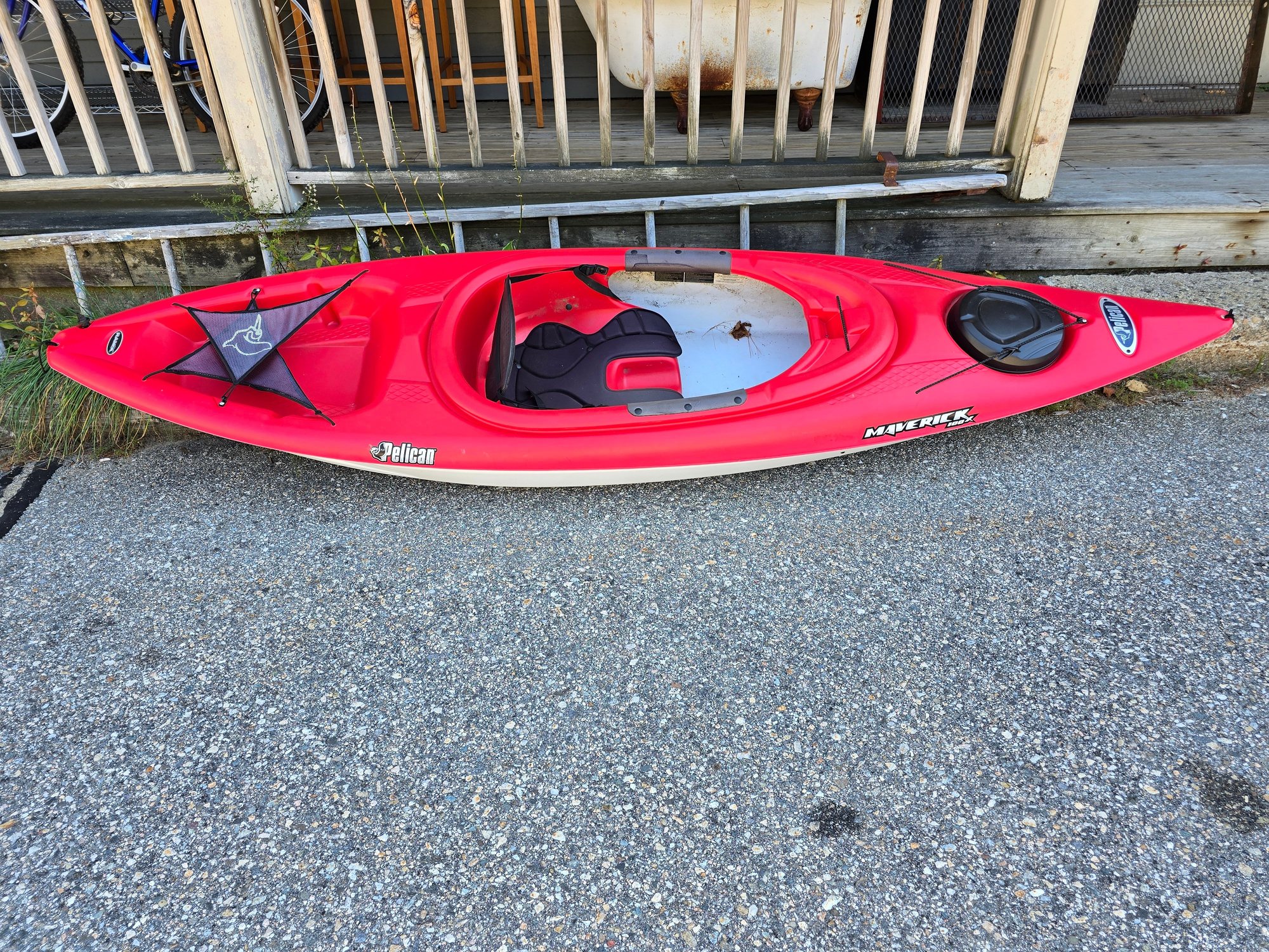 Pelican Maverick 100X 10' Kayak #6019 | Auctionninja.com