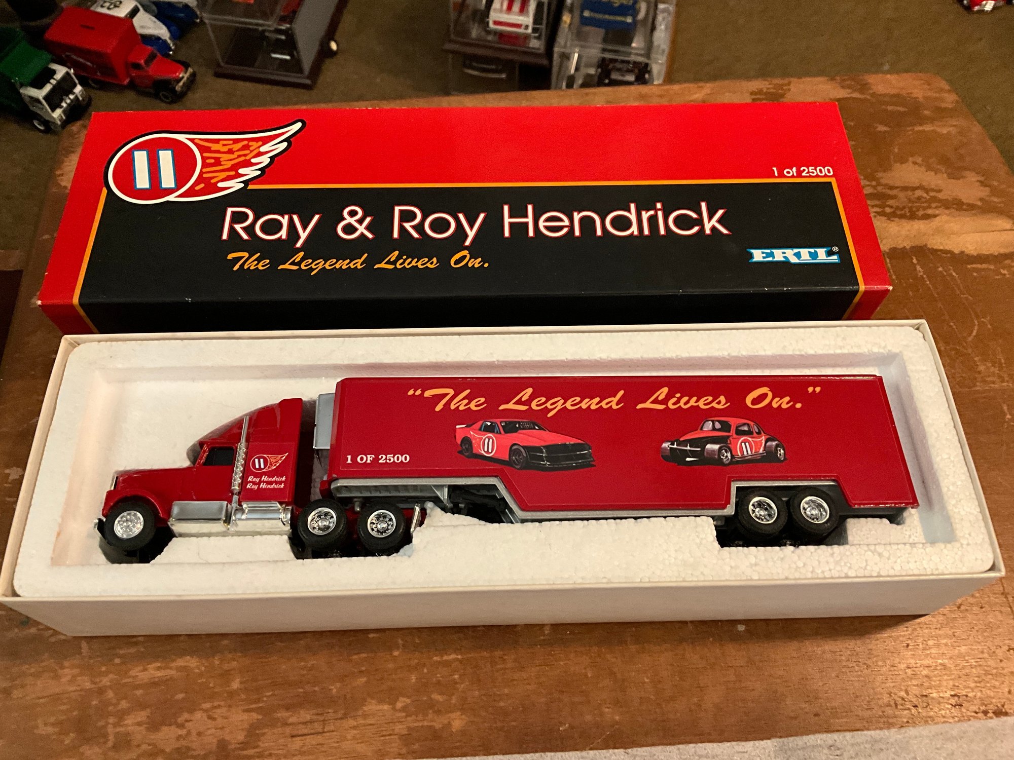 1993 ERTL RAY HENDRICK 1 OF 2500 MODIFIED LEGEND SEMI TRUCK 3214 New In ...