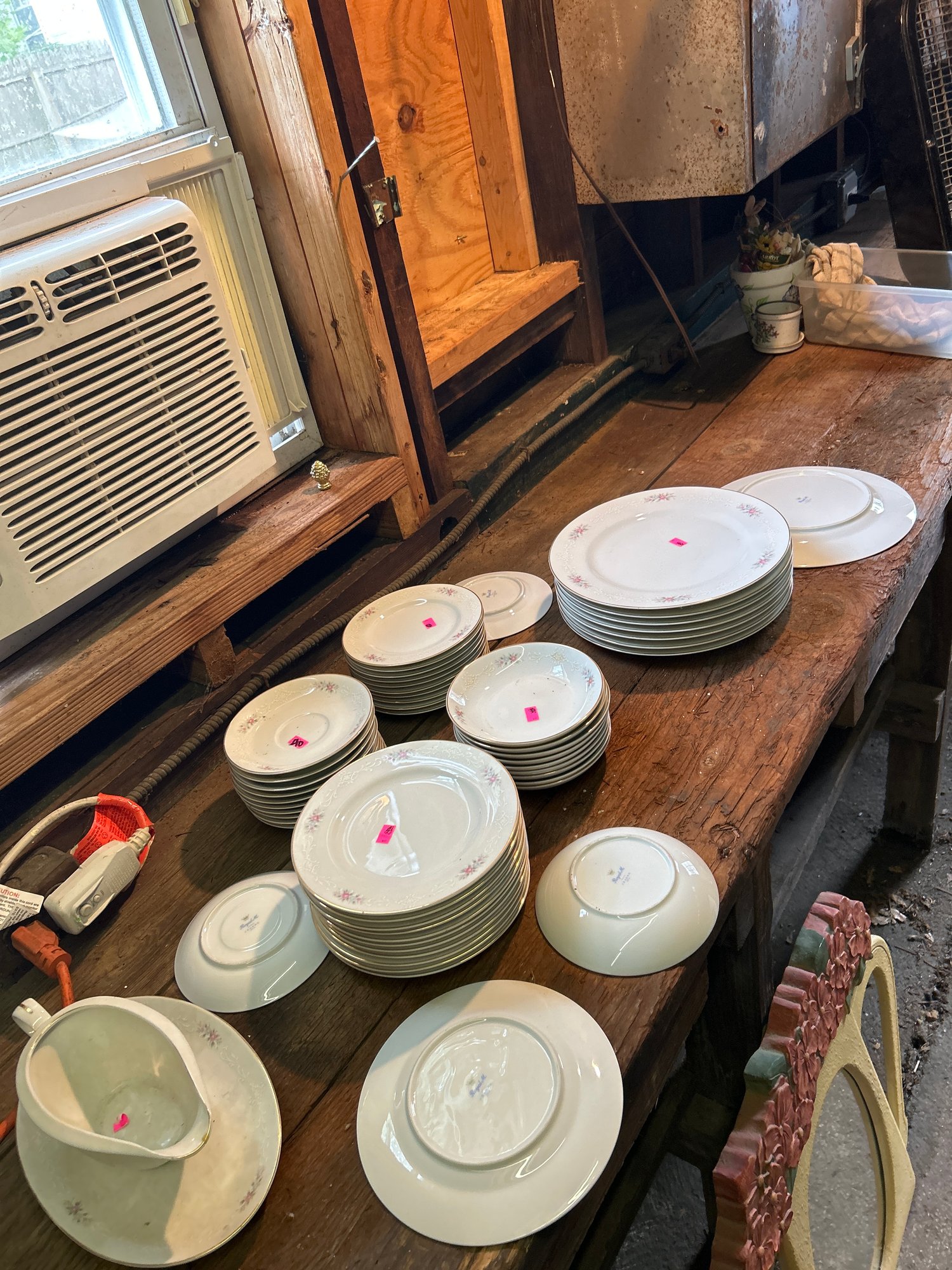 Royal M J Danne Assorted Dinnerware In Condition No Chips Or Cracks #30494 | Auctionninja.com