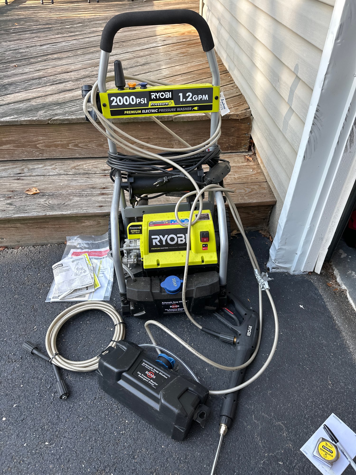 Ryobi 2,000-PSI 1.2 GPM Electric Pressure Washer With Replacement Hose ...
