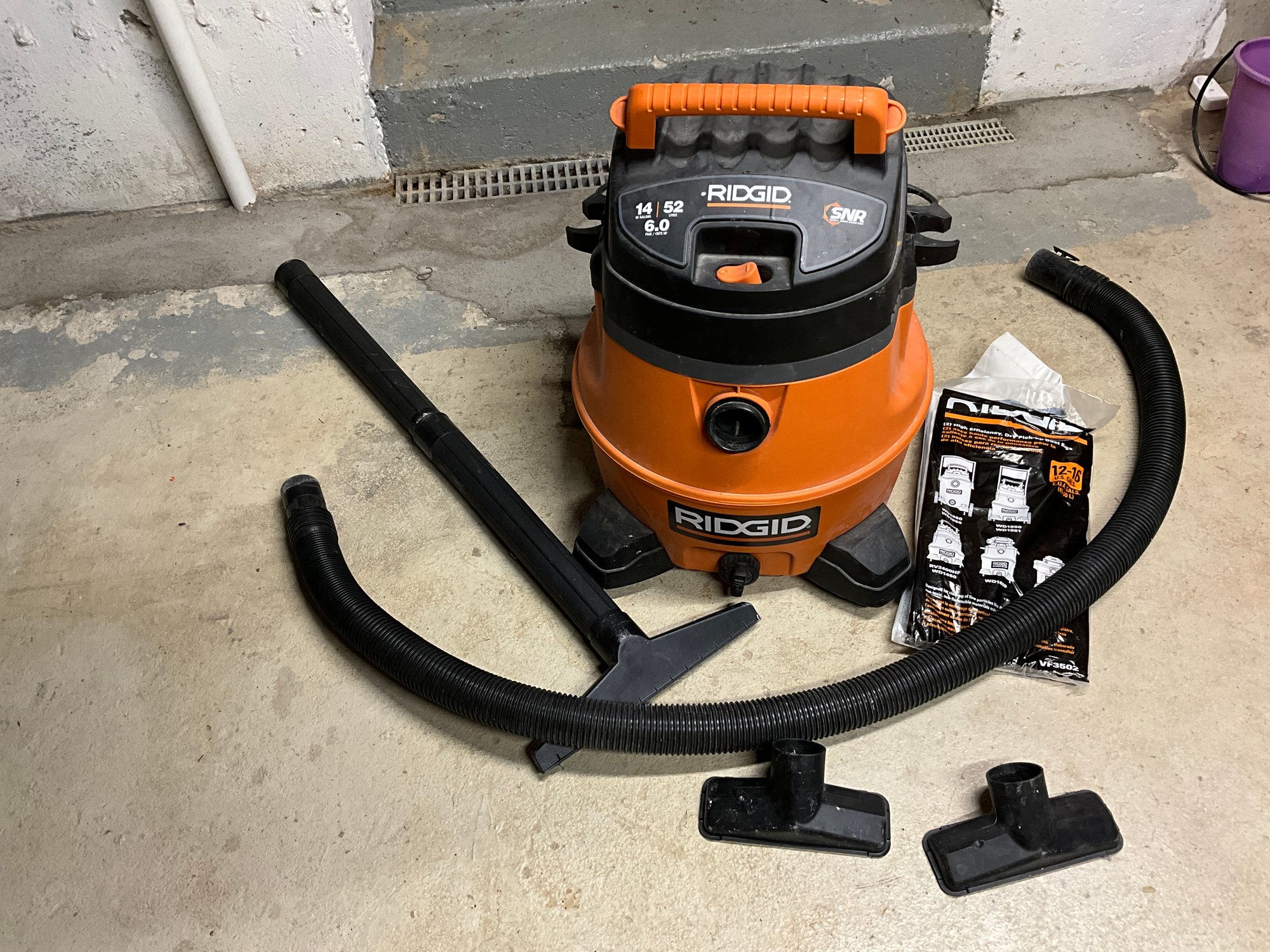 RIDGID 14-Gal. Scroll Noise Reduction Wet/Dry Vac #31526 | Auctionninja.com