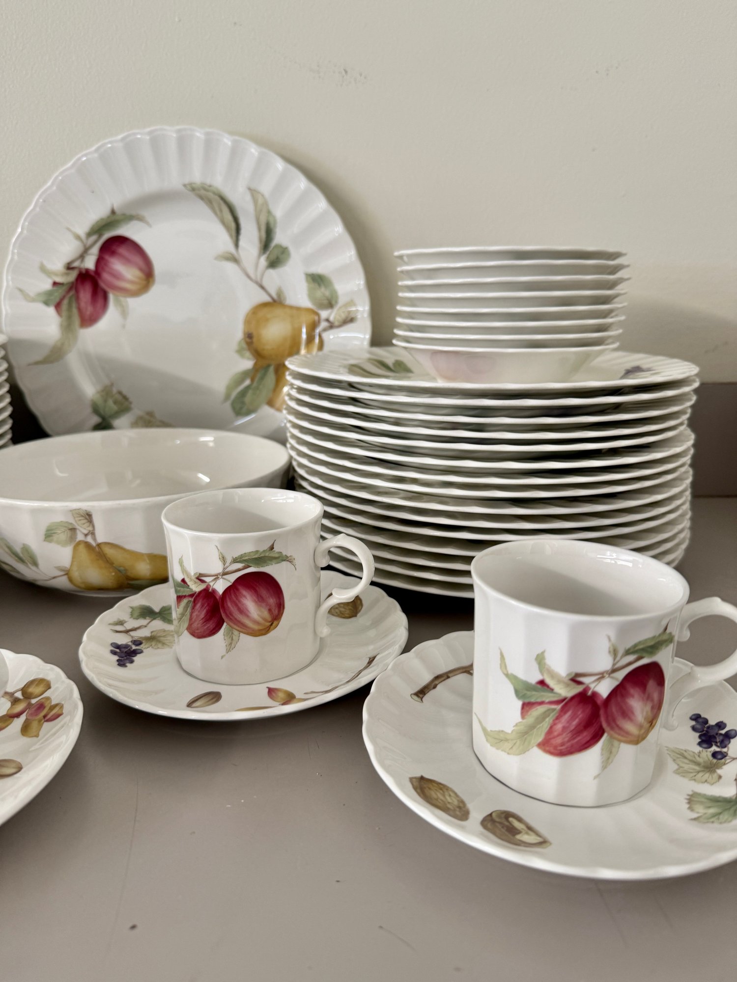 Large Set Of Mikasa Maxima Belle Terre Dinnerware #34927 | Auctionninja.com