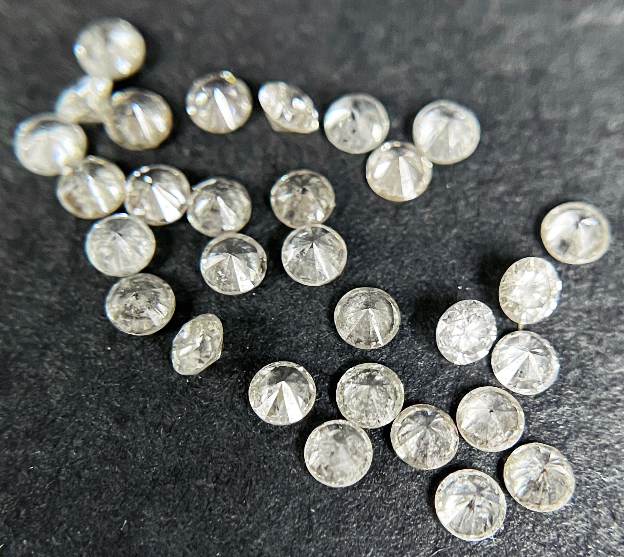 30 Small Round Diamonds #26982 | Auctionninja.com