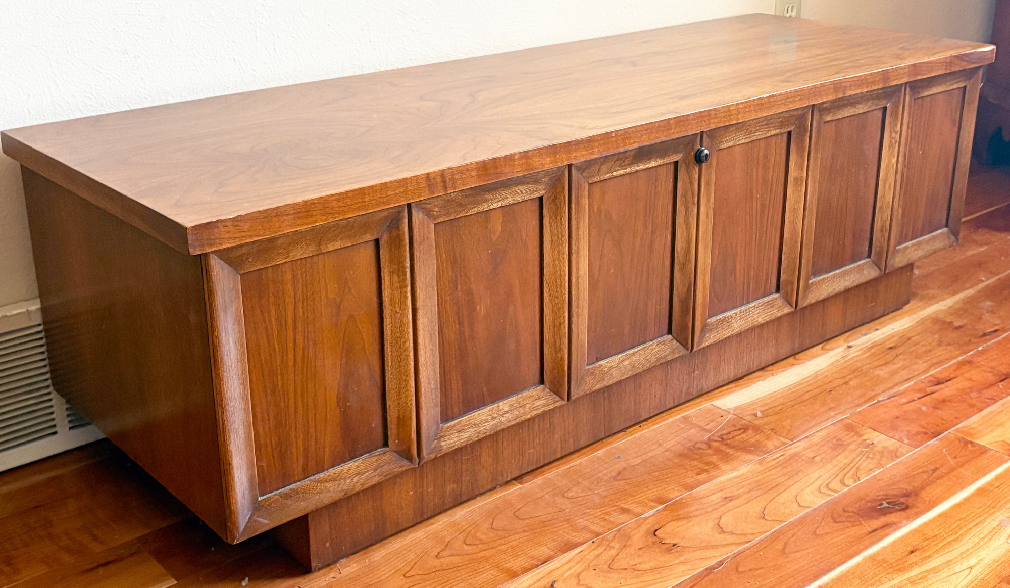 Vintage Lane Princess Mid Century Modern Cedar Wood Chest #37819 ...