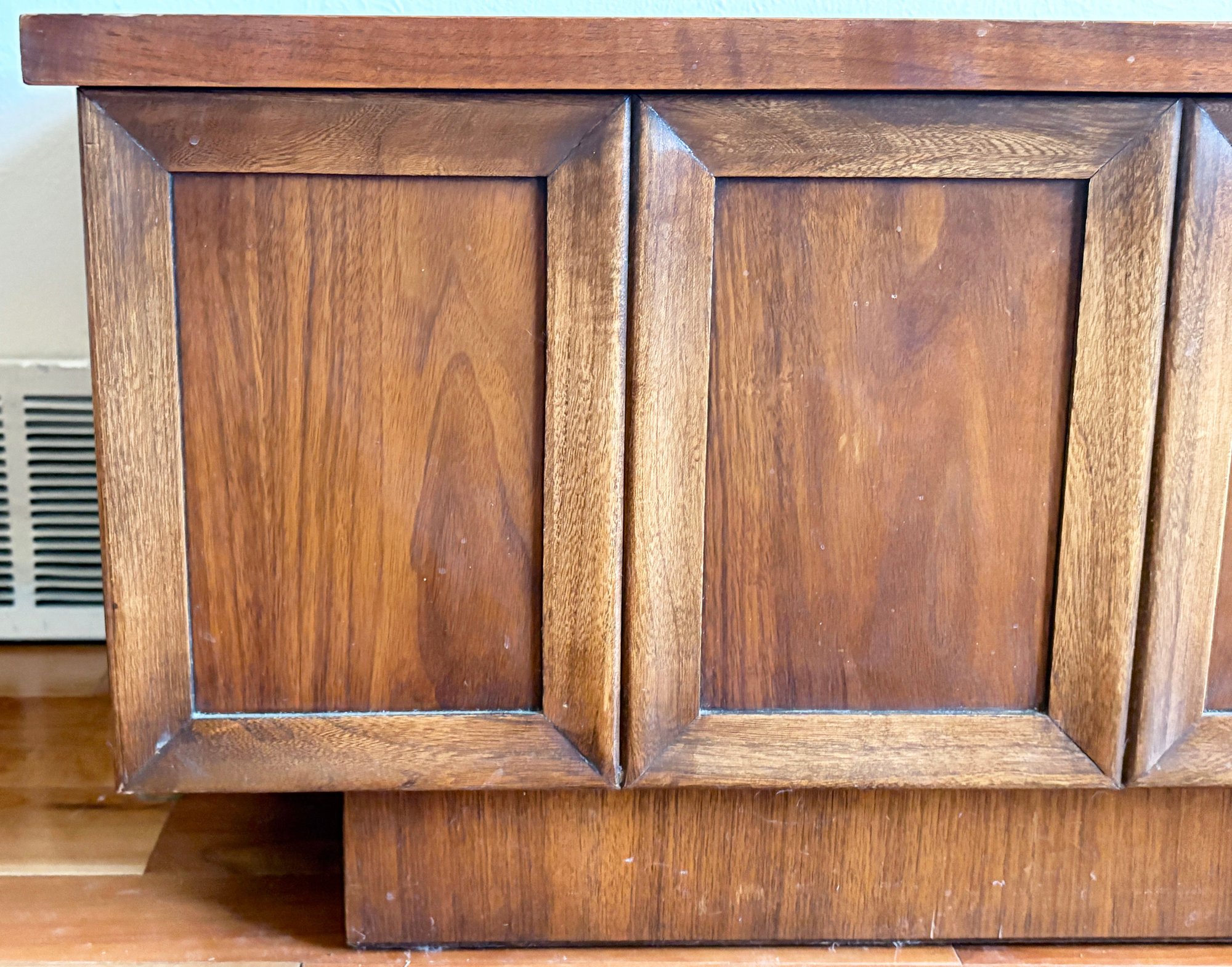 Vintage Lane Princess Mid Century Modern Cedar Wood Chest #37819 ...