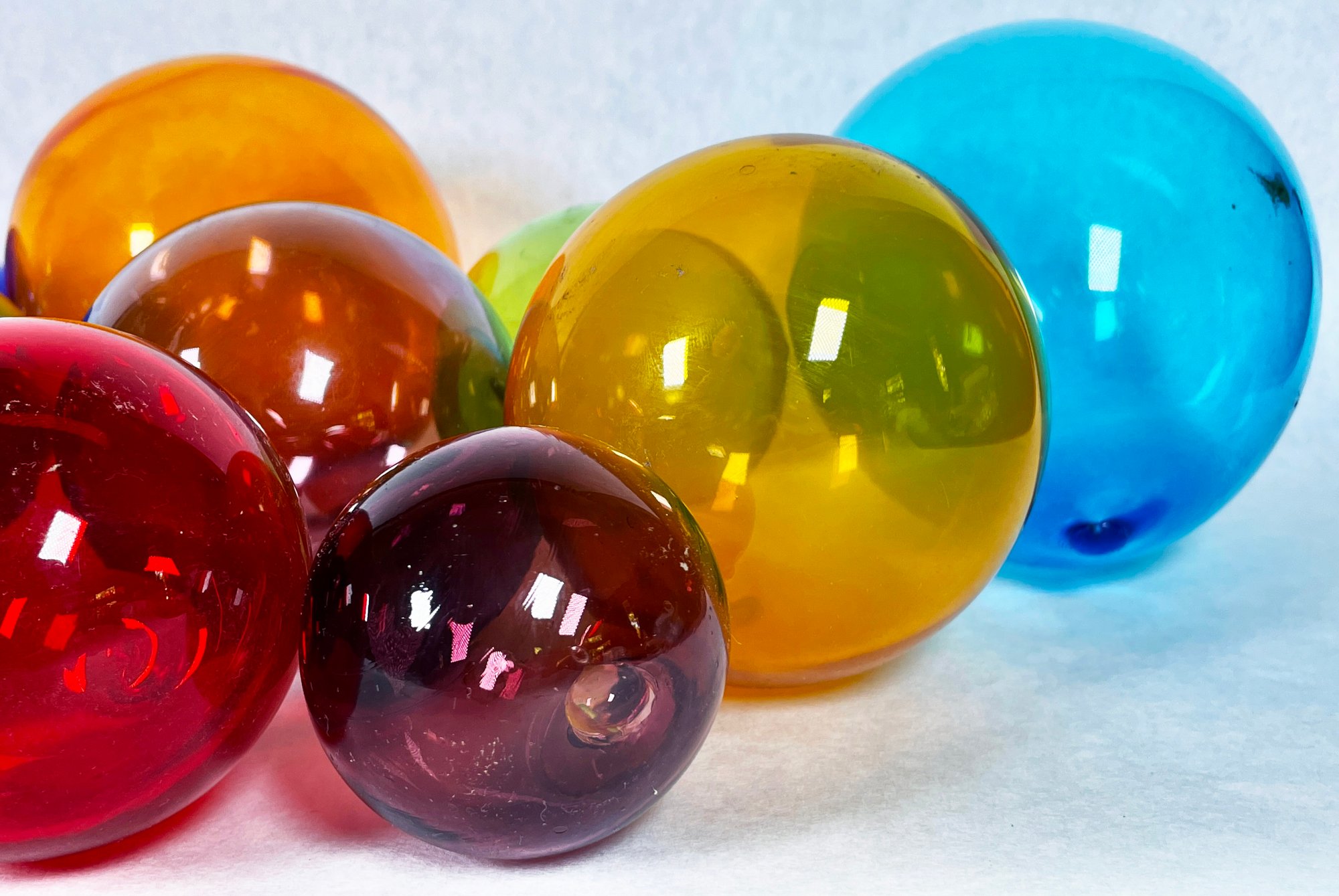 13 Vintage Colored Art Glass Balloons #28401 | Auctionninja.com
