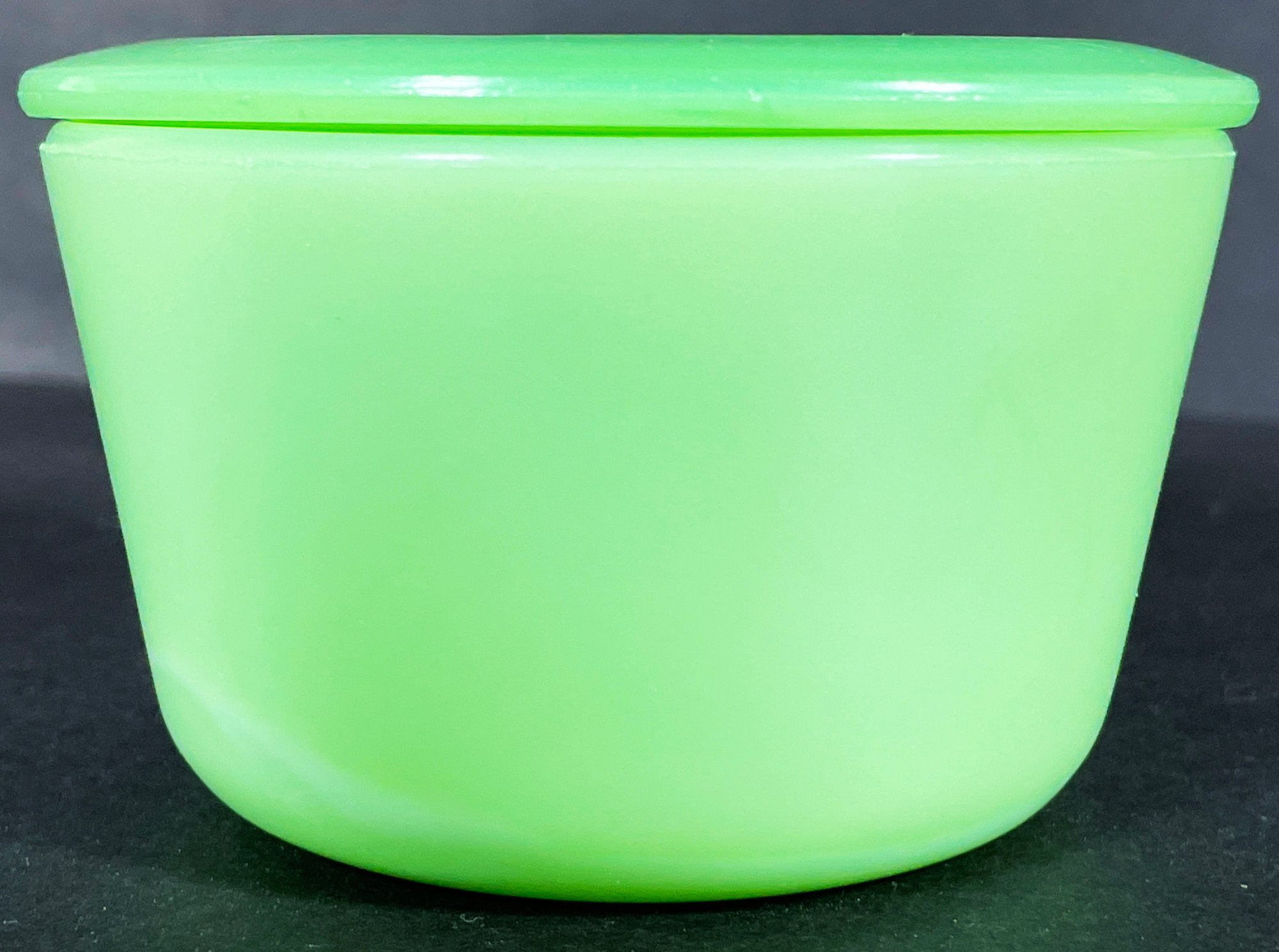 Vintage McKee Jadeite Lidded Canister/Jar #27111 | Auctionninja.com