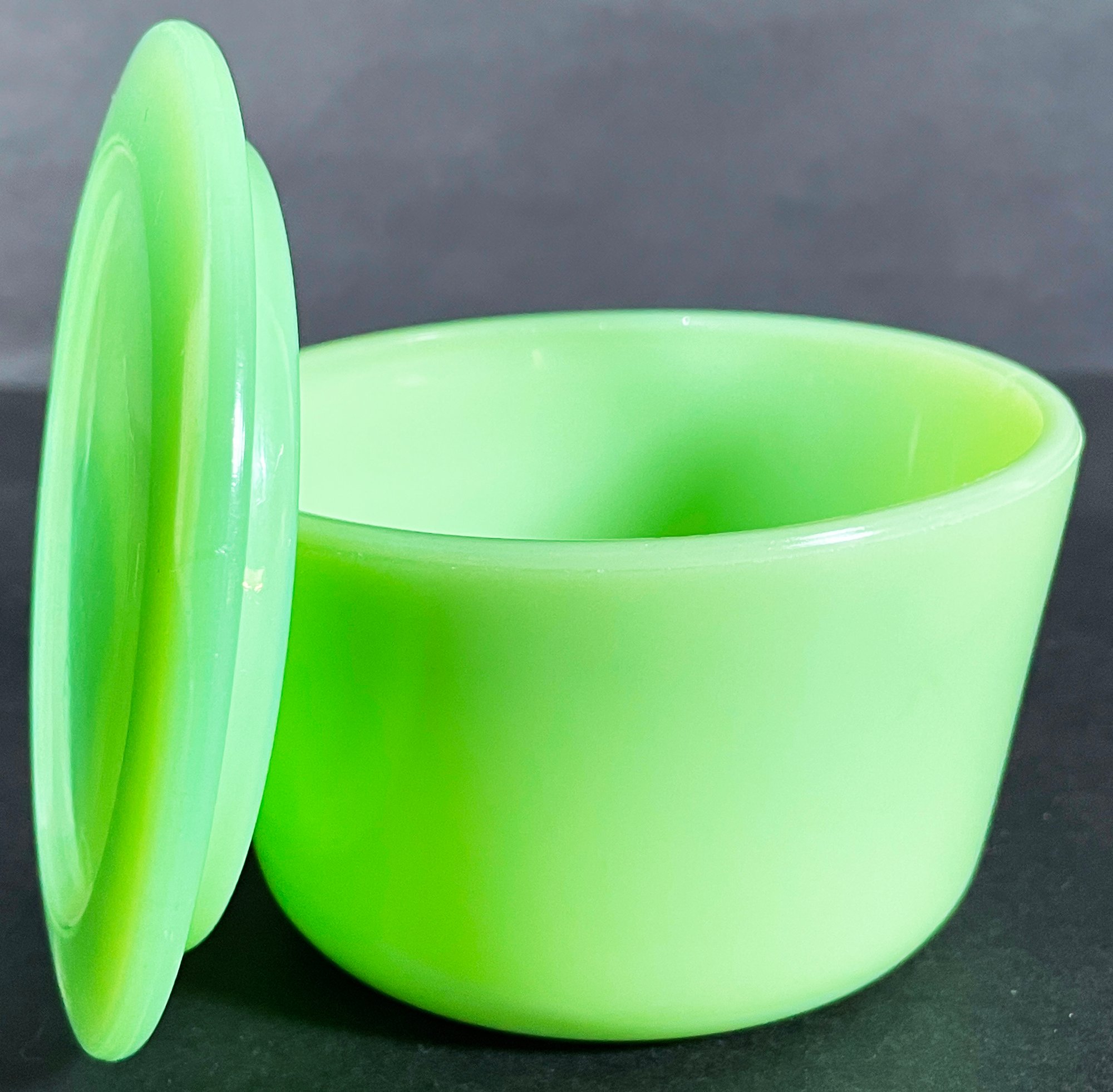 Vintage McKee Jadeite Lidded Canister/Jar #27111 | Auctionninja.com