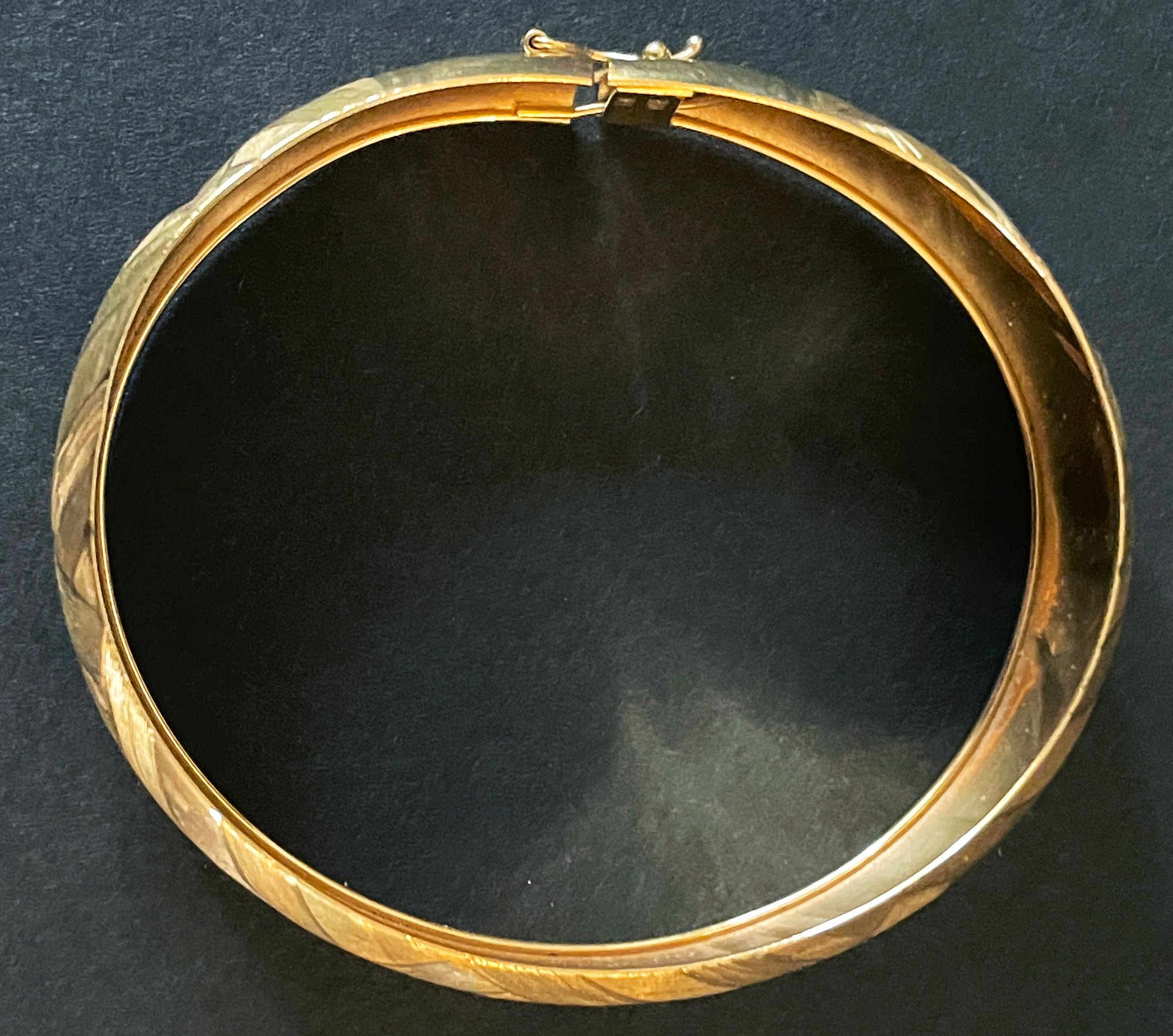 Antique 10k Gold Bangle Bracelet #30567 | Auctionninja.com