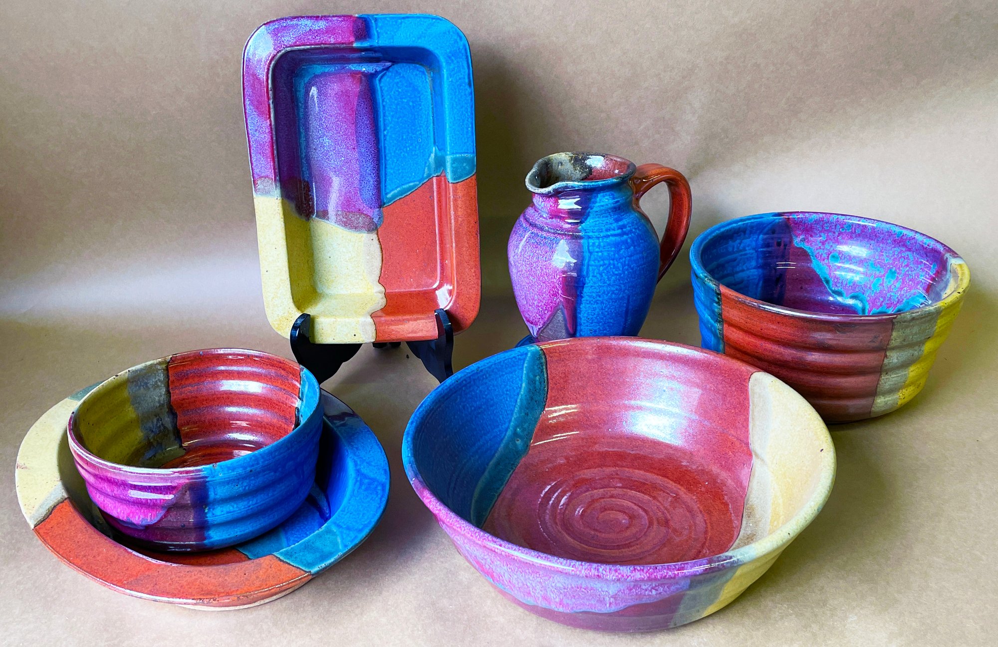 Lovely Signed Susan Davy Studio Art Pottery #22159 | Auctionninja.com