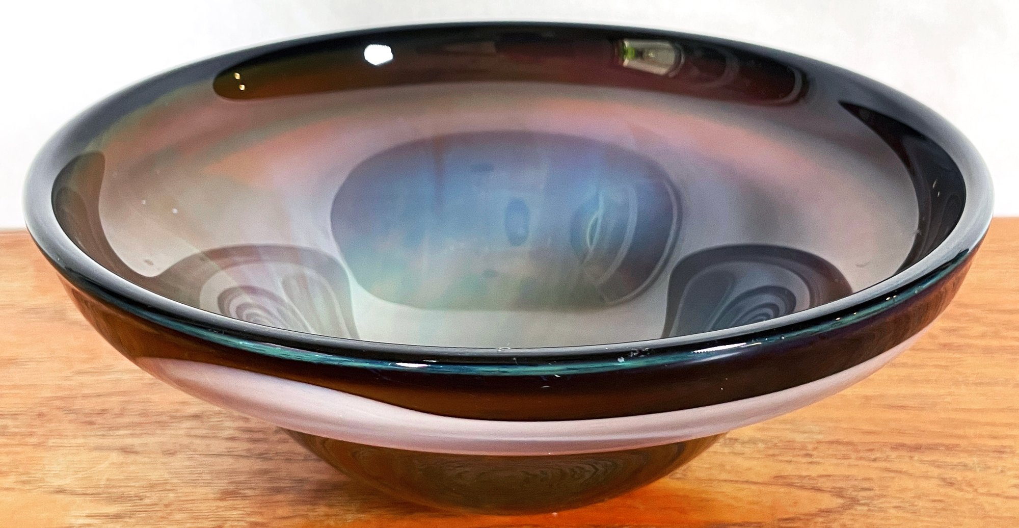 Signed 1986 Art Glass Bowl #27384 | Auctionninja.com