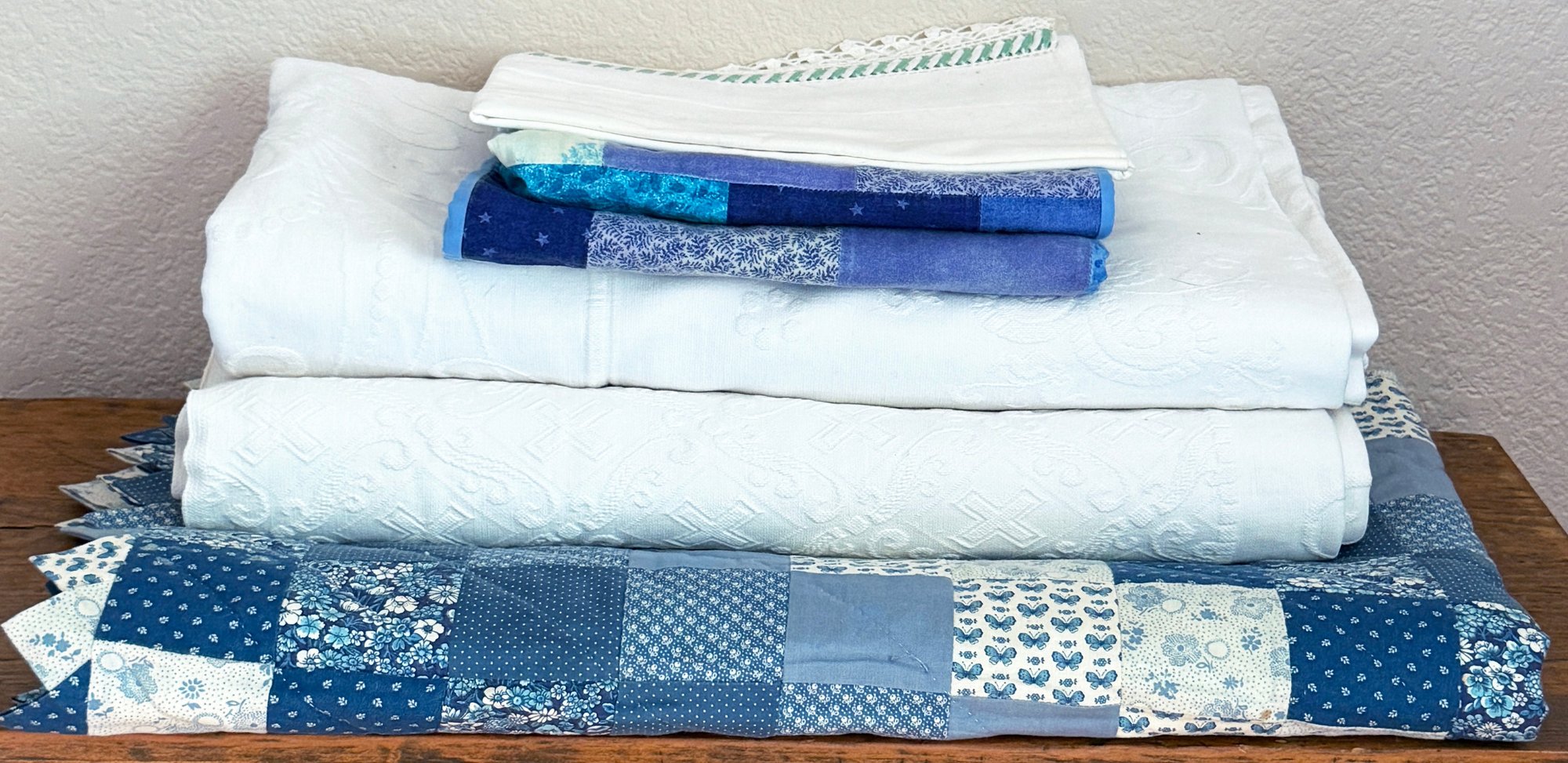 Vintage Coverlets, Quilt, & Pillowcases #36670 | Auctionninja.com