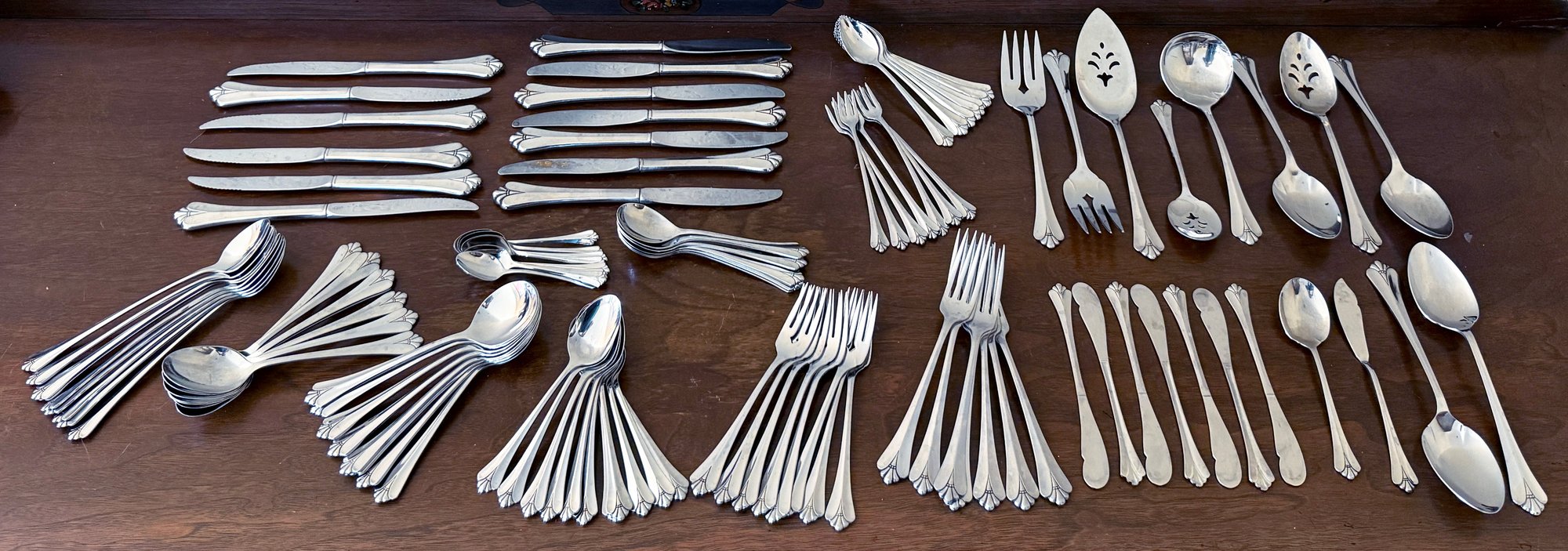 Large Set Of Oneida Community Stainless Flatware #34127 | Auctionninja.com