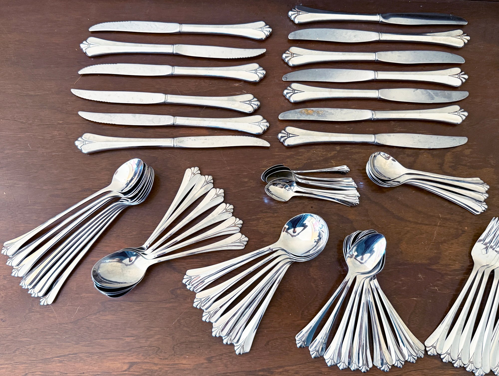 Large Set Of Oneida Community Stainless Flatware #34127 | Auctionninja.com