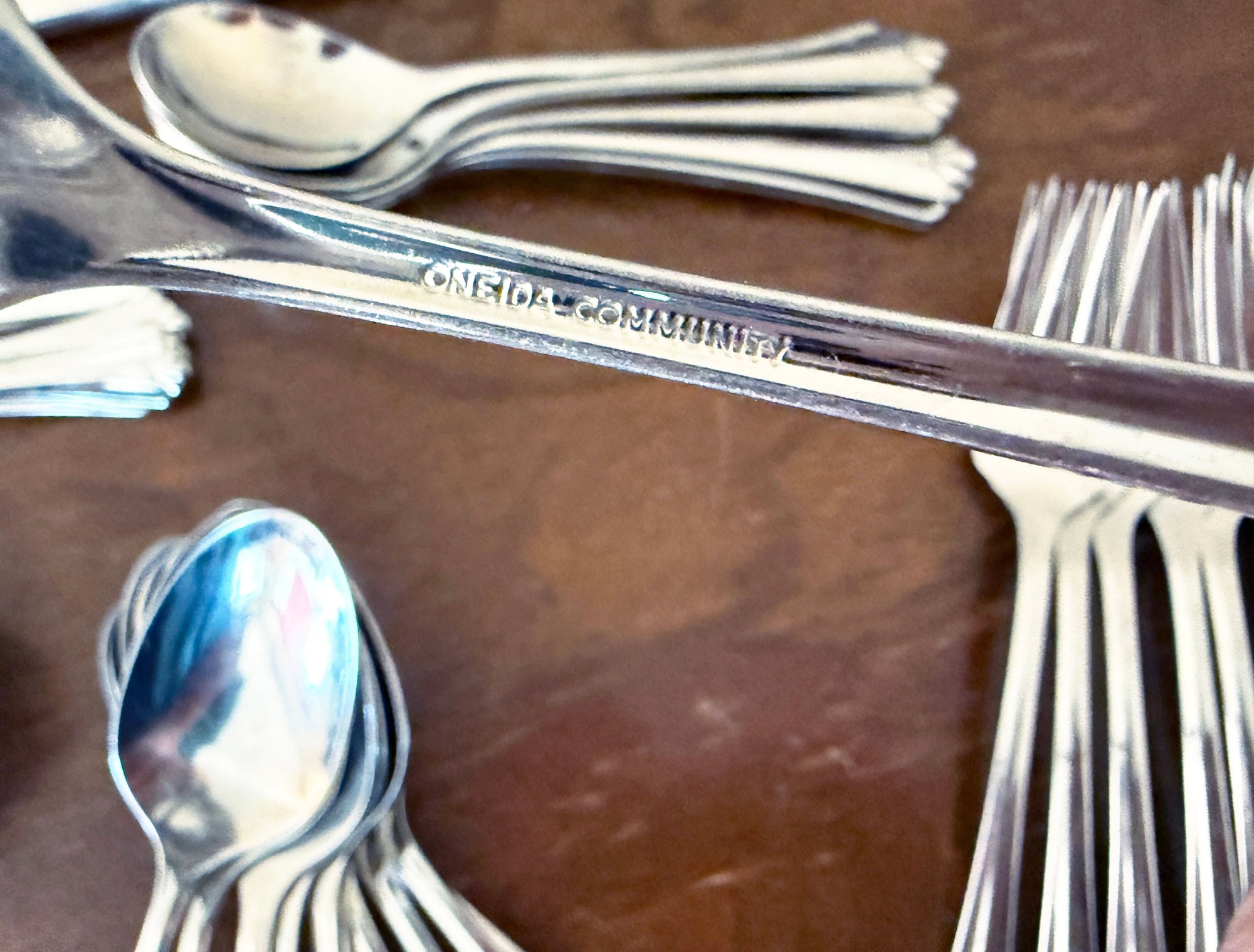 Large Set Of Oneida Community Stainless Flatware #34127 | Auctionninja.com