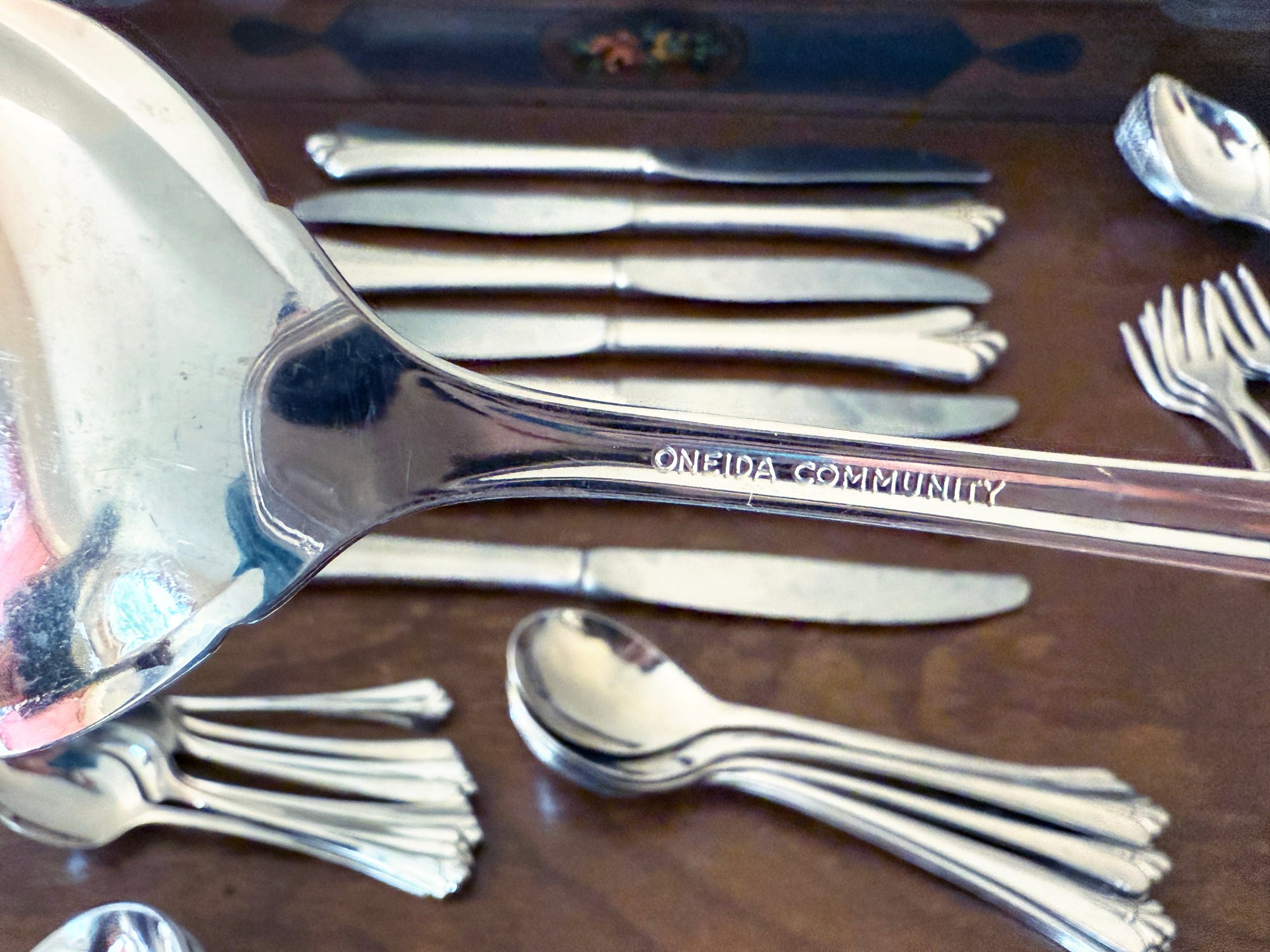 Large Set Of Oneida Community Stainless Flatware #34127 | Auctionninja.com