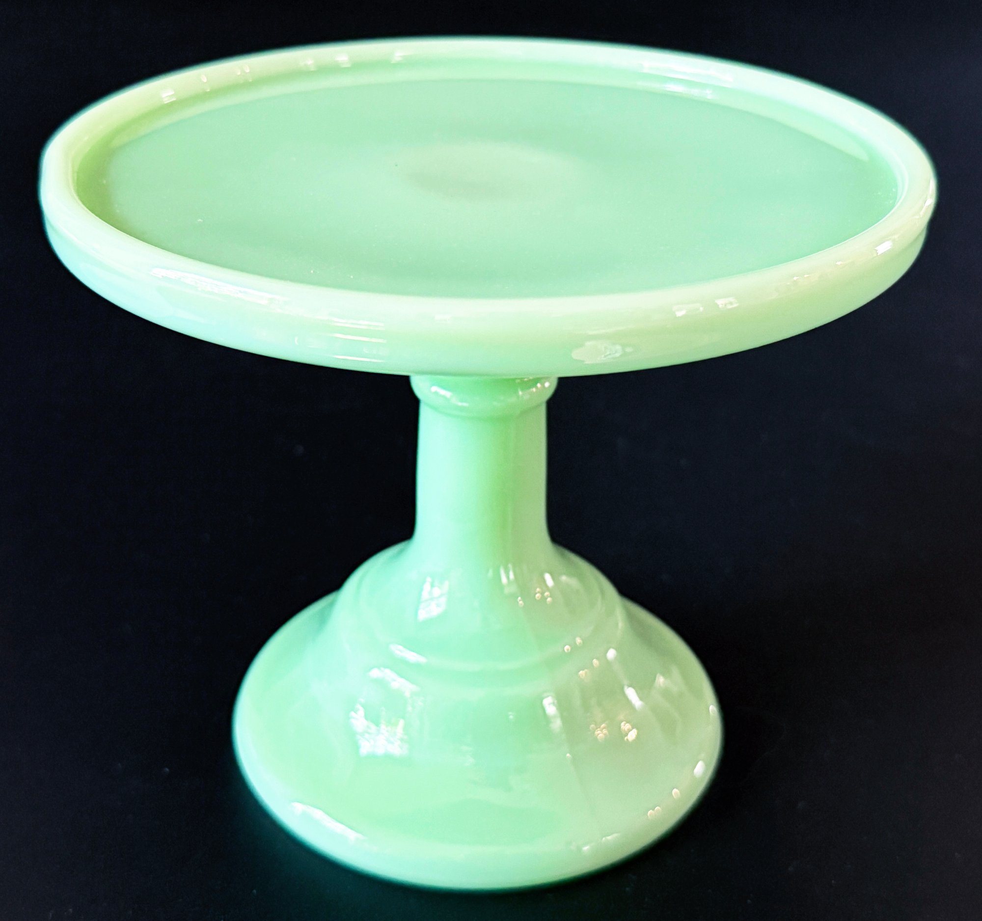 Jadeite Stand #32323 | Auctionninja.com