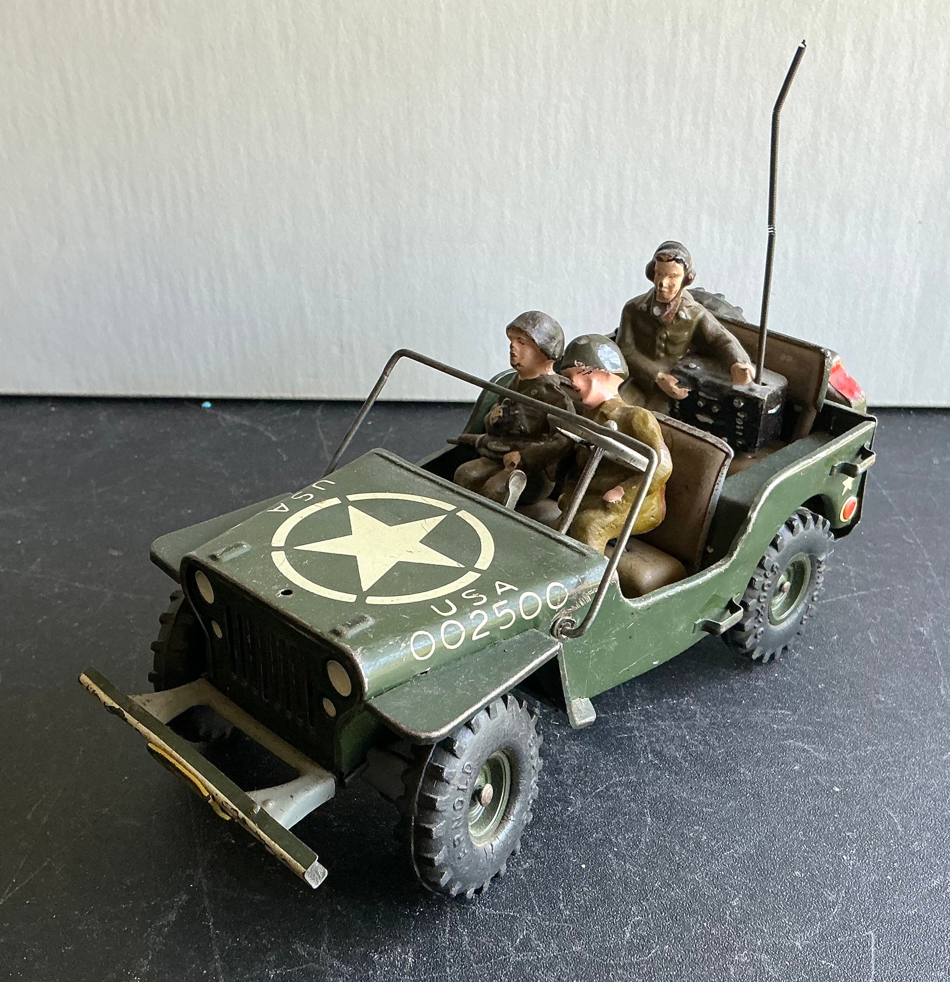 TIN WIND UP MILITARY POLICE JEEP W/ DRIVER ARNOLD TOYS, GERMANY- WE CAN ...