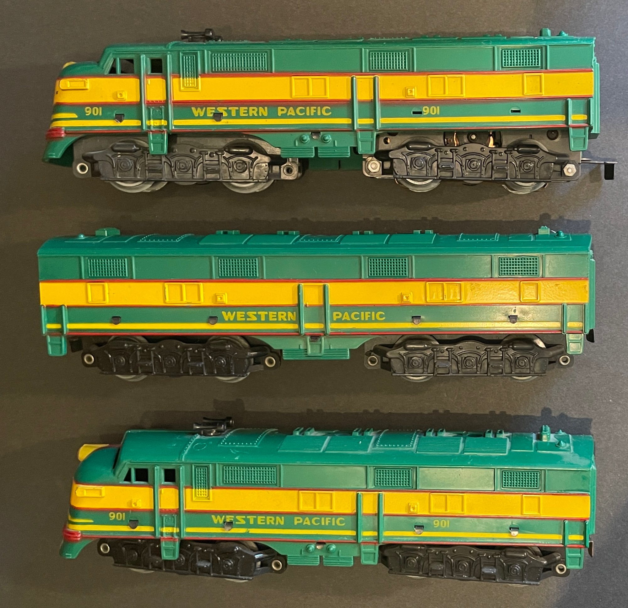 MARX 901 WESTERN PACIFIC E-7 DIESEL GREEN/YELLOW LOCO, B UNIT & DUMMY ...