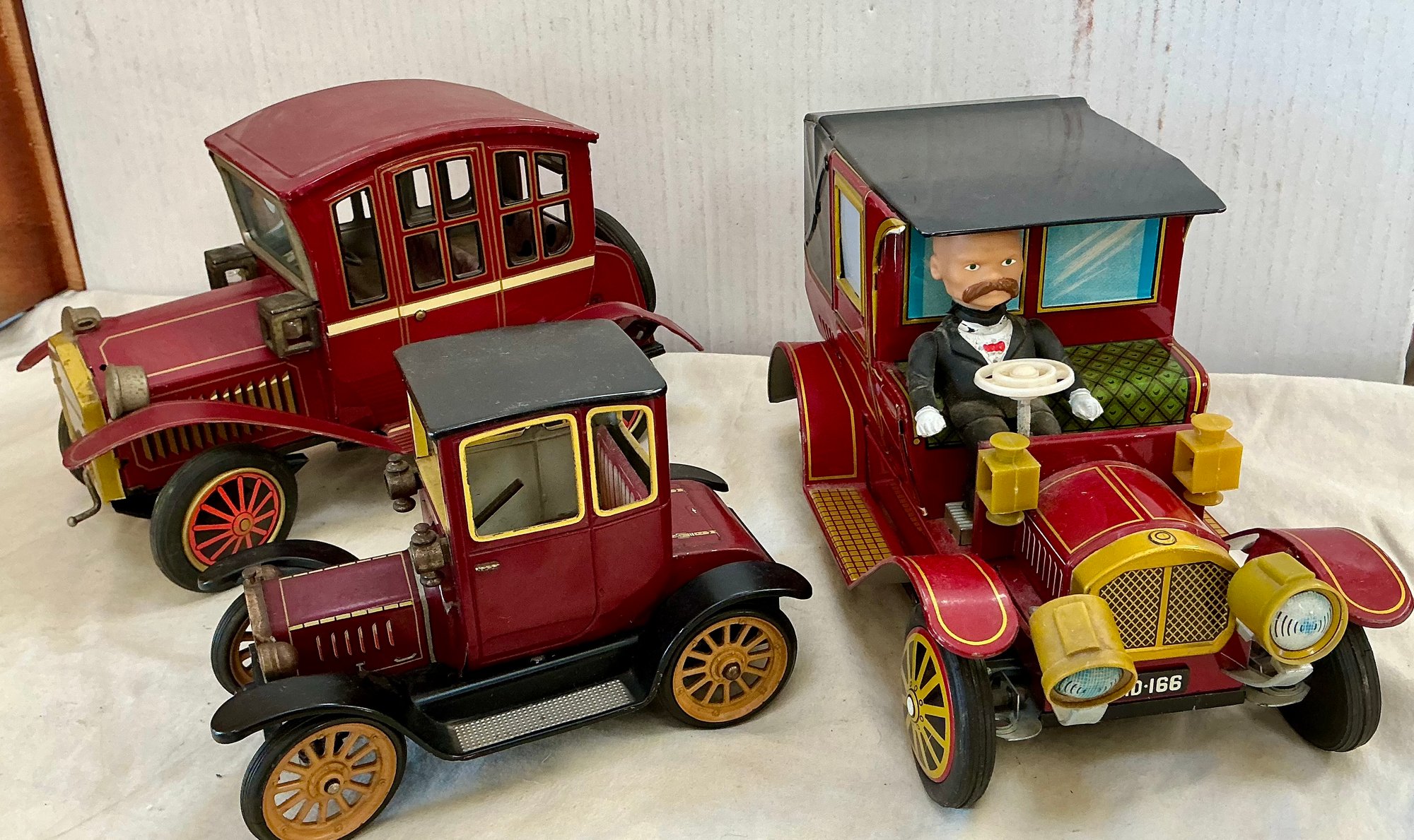 SCHUCO 1917 FORD MODEL T COUPE 1227 NO KEY & 2 BATTERY TIN GRANDPA CARS ...