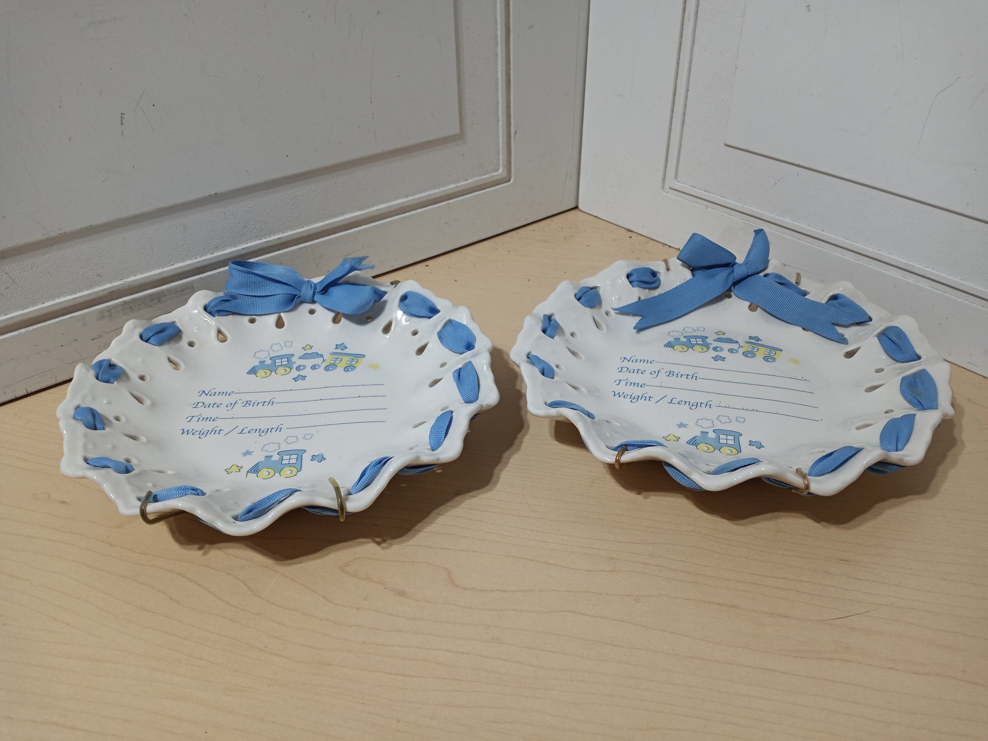 2 Blue Birth-announcement Plates, Wall Mounted. #4595 | Auctionninja.com