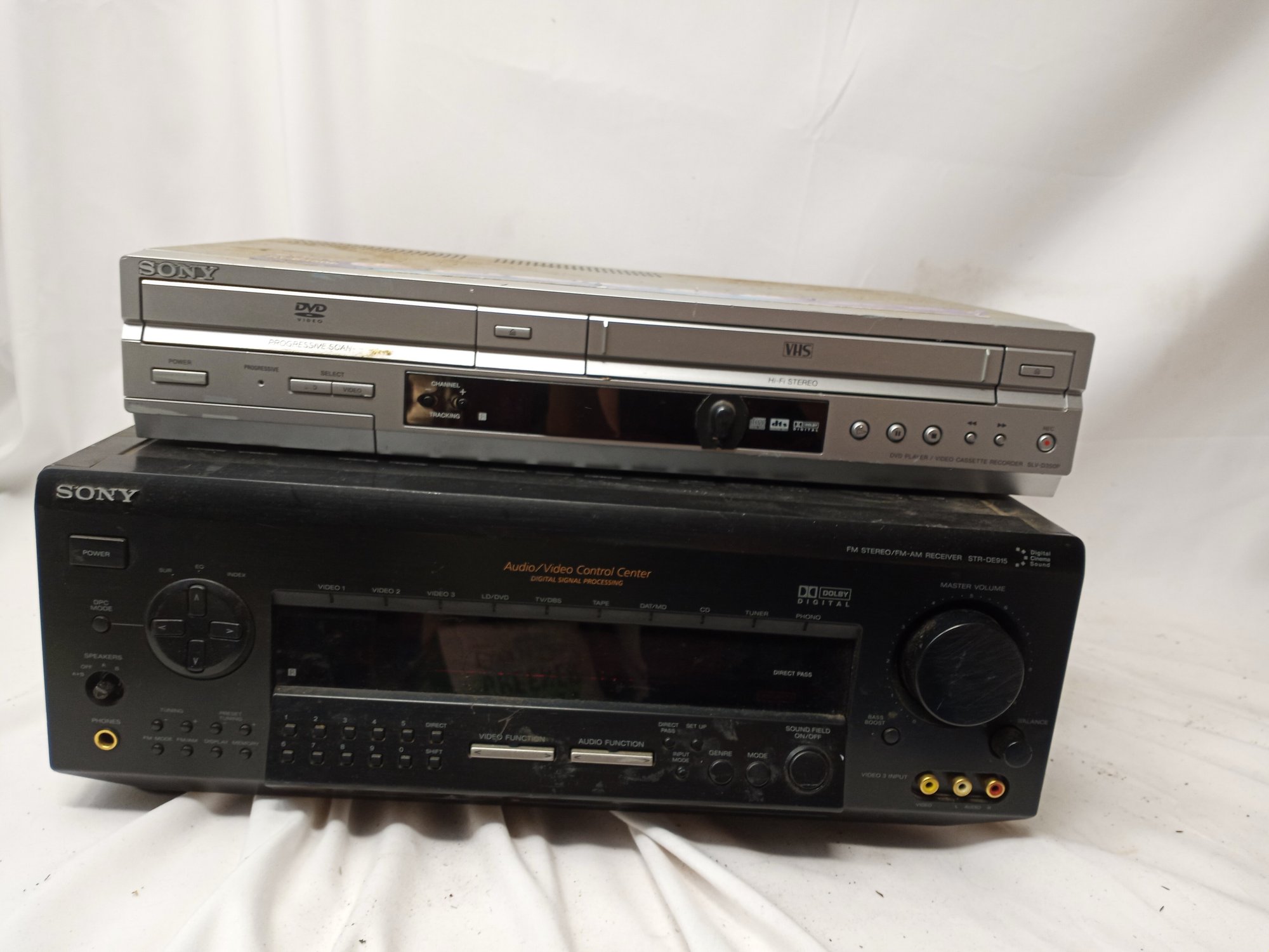 Sony STR-DE915 Receiver And SLV-D350P DVD/VHS Combo Player, 2 Units ...