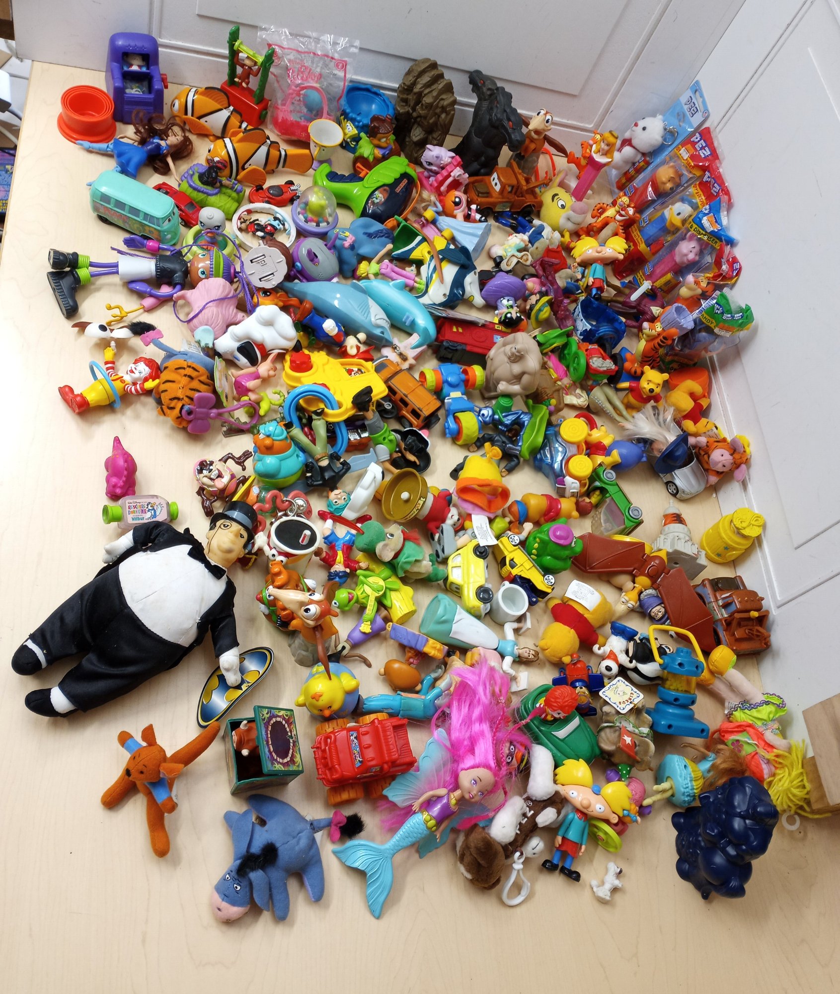 Large Lot Of Mixed Toys Figures Mcdonalds, Burger King, Plush Fast Food ...