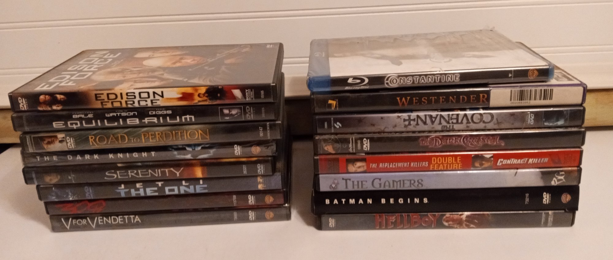 16 Movie DVDs, Includes Serenity, Road To Perdition, The Dark Knight ...