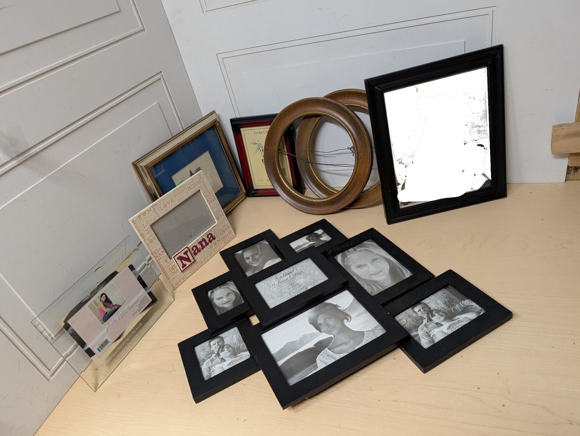Ot Of 8 Assorted Picture Frames - Round Wood, Collage, Vintage And ...