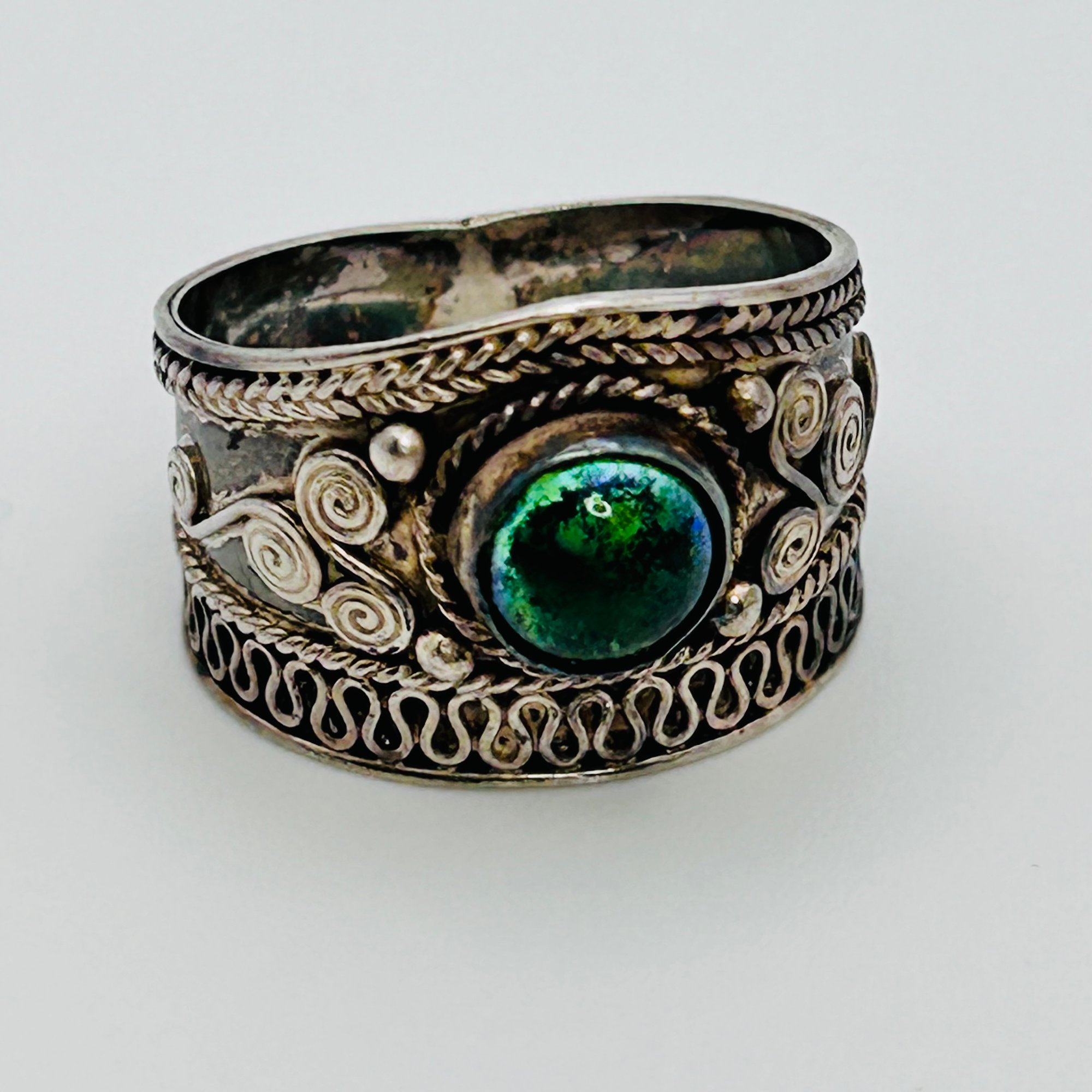 Sterling Silver Vintage Green Stone Statement Ring Size 8, 3.49 G #44456 | Auctionninja.com