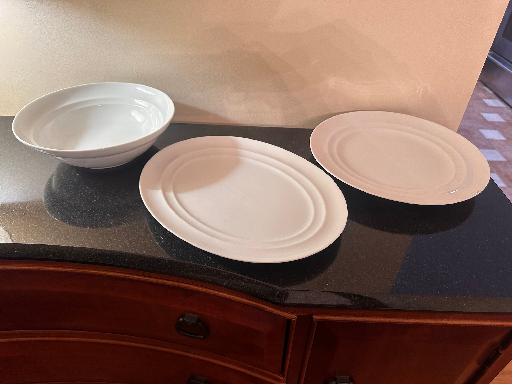222 Fifth Serving Plates #16121 | Auctionninja.com