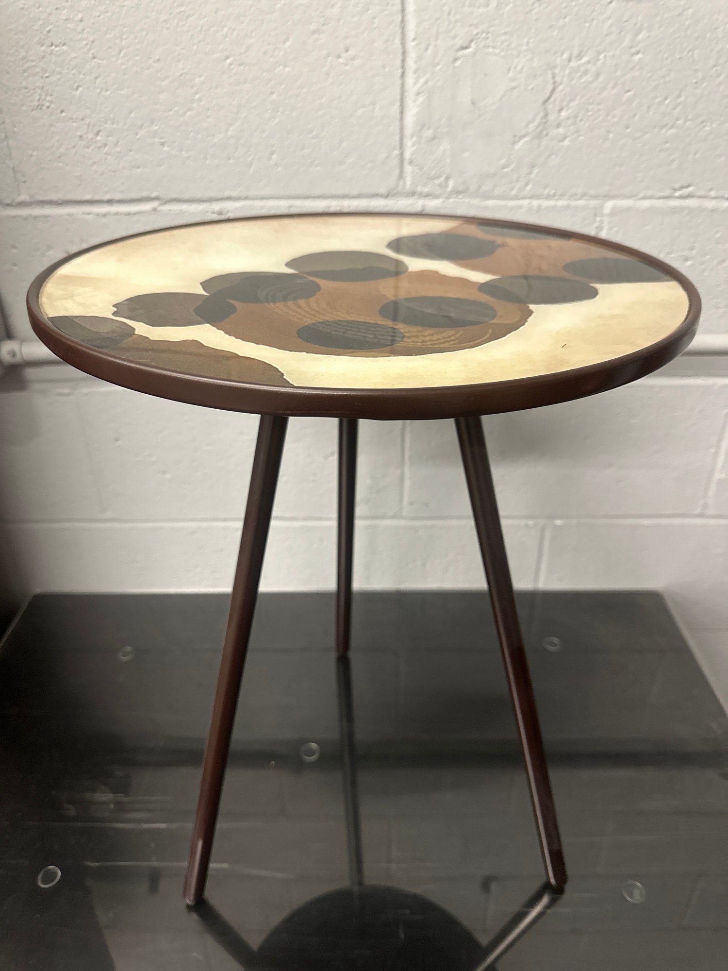 Pier One Accent Table #21311 | Auctionninja.com