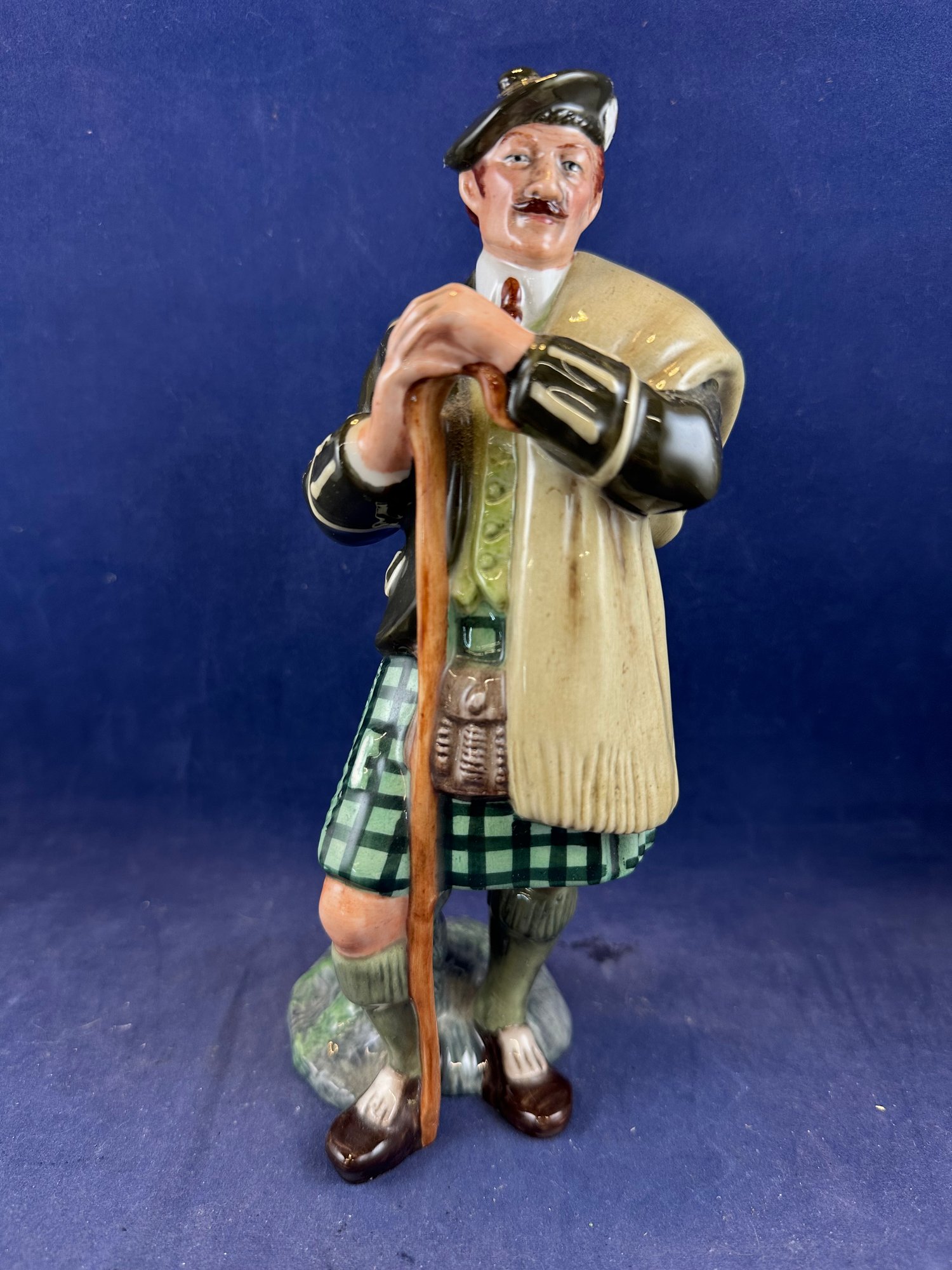 The Laird Royal Dalton Irish Figurine #16899 | Auctionninja.com