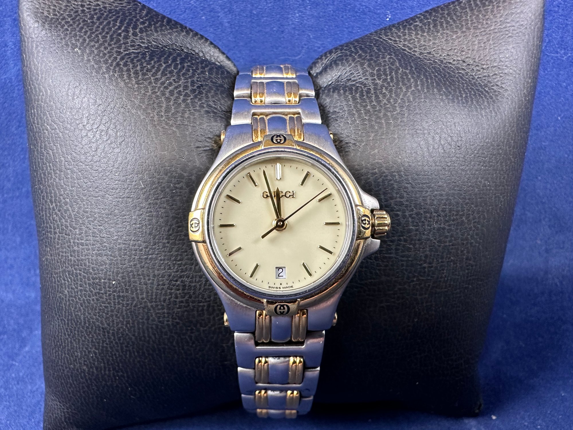 Gucci 9040L Round Face Date Stainless Steel Gold Tone Two Tone Womens ...