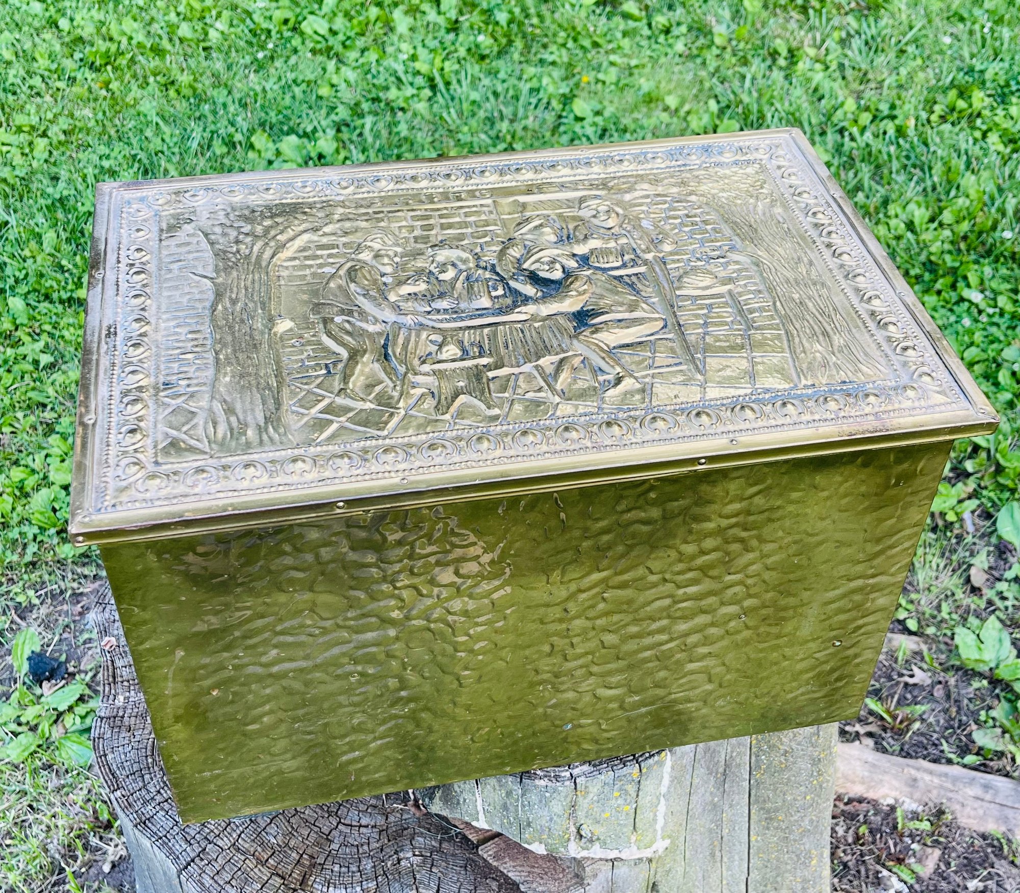 Antique Brass Kindling Fire Storage Box #2417 | Auctionninja.com