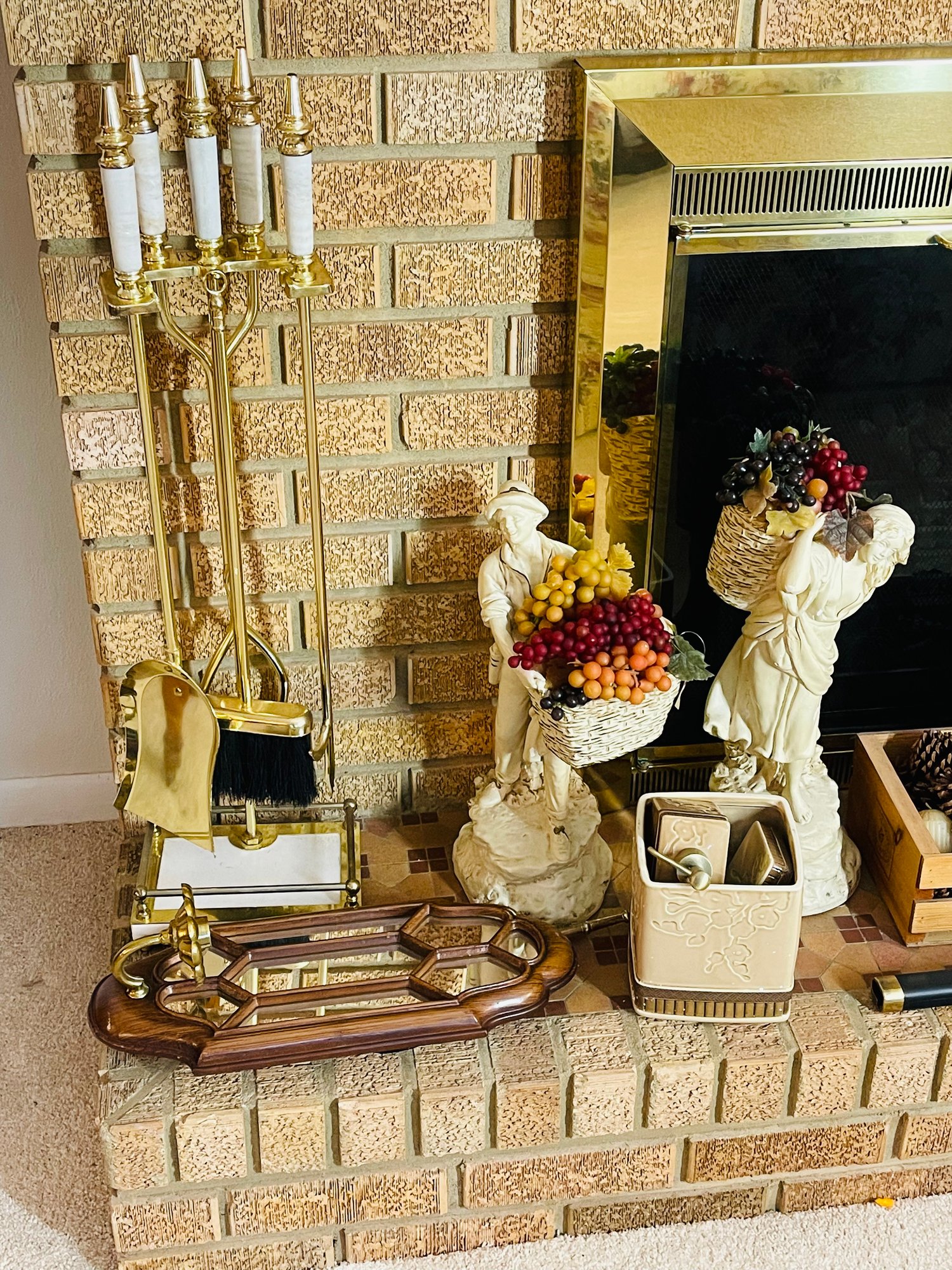 Contents Of Fireplace Mantle Living Room Fireplace Set Vases Figurines ...