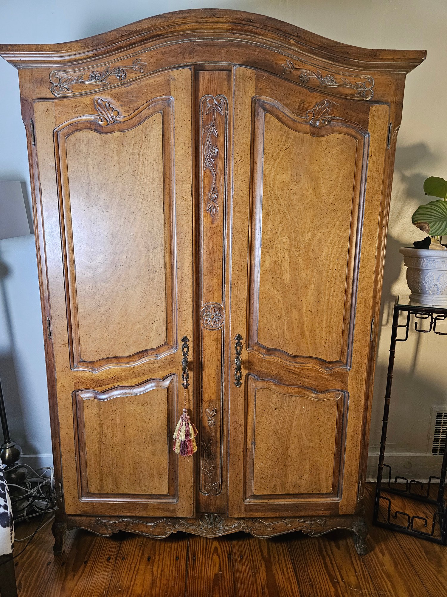 Beautiful Armoire #7914 | Auctionninja.com