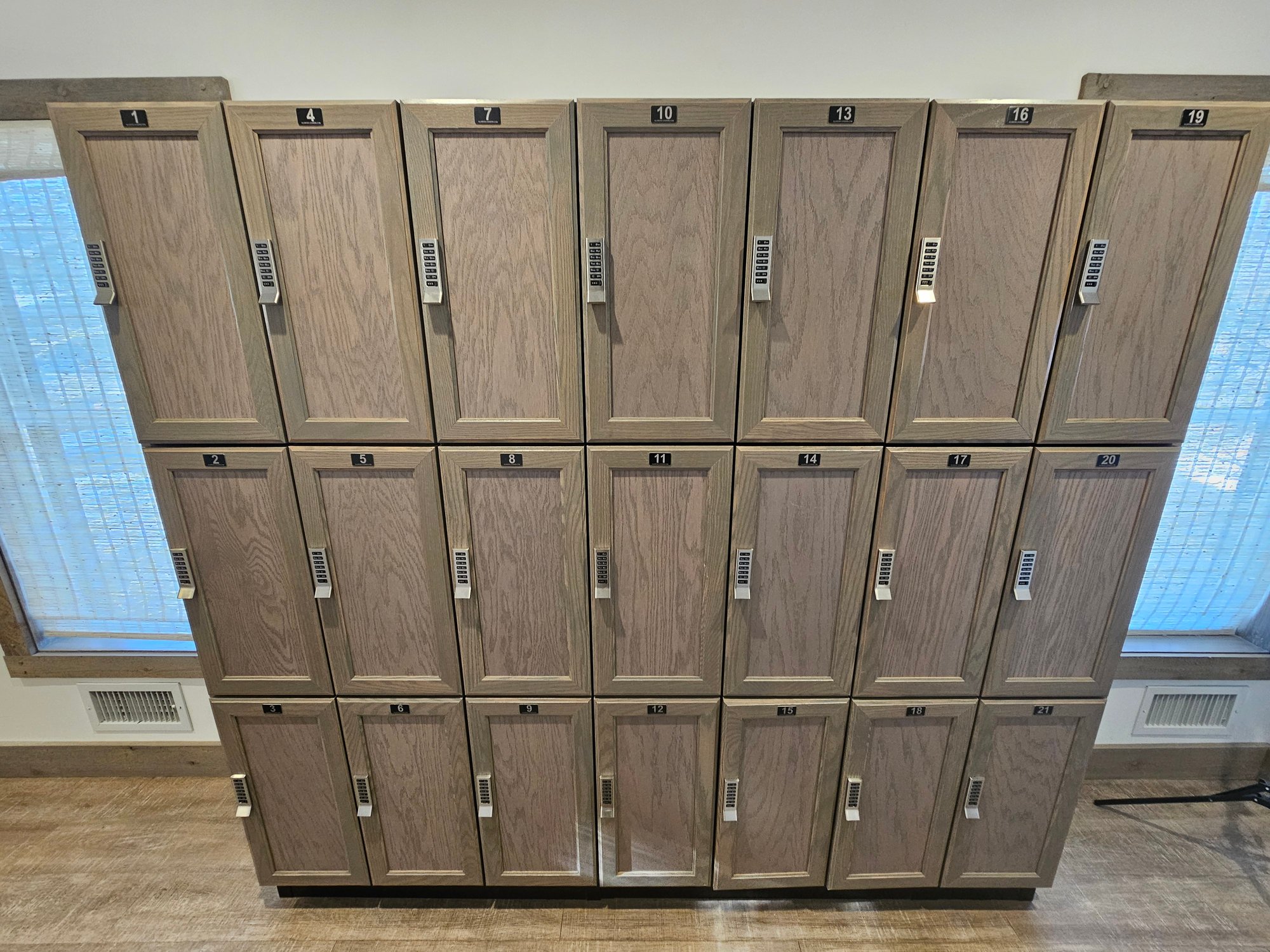 Bank Of Lockers #8372 | Auctionninja.com