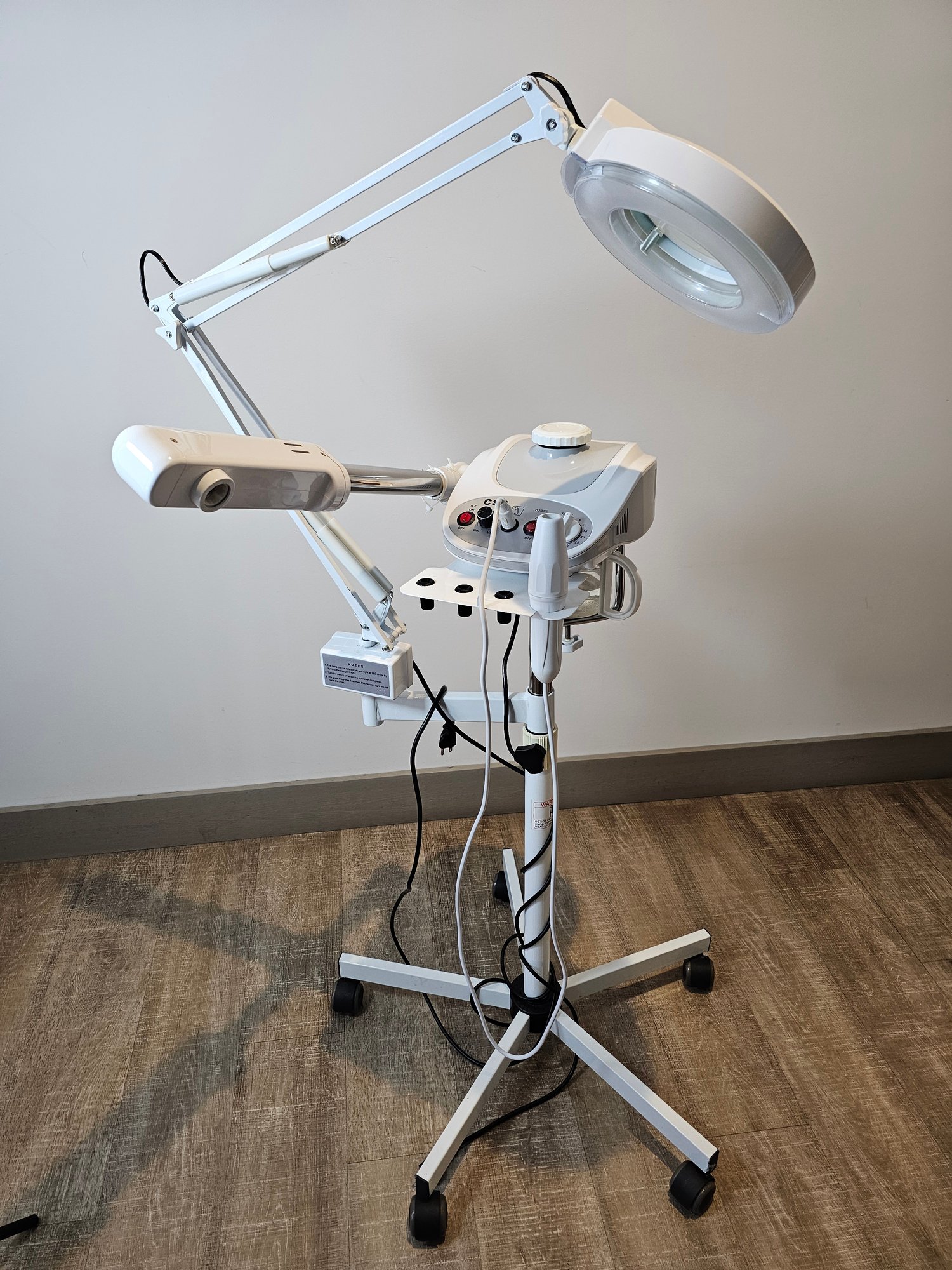 CSC Esthetician Professional Facial Cart (C) #8381 | Auctionninja.com