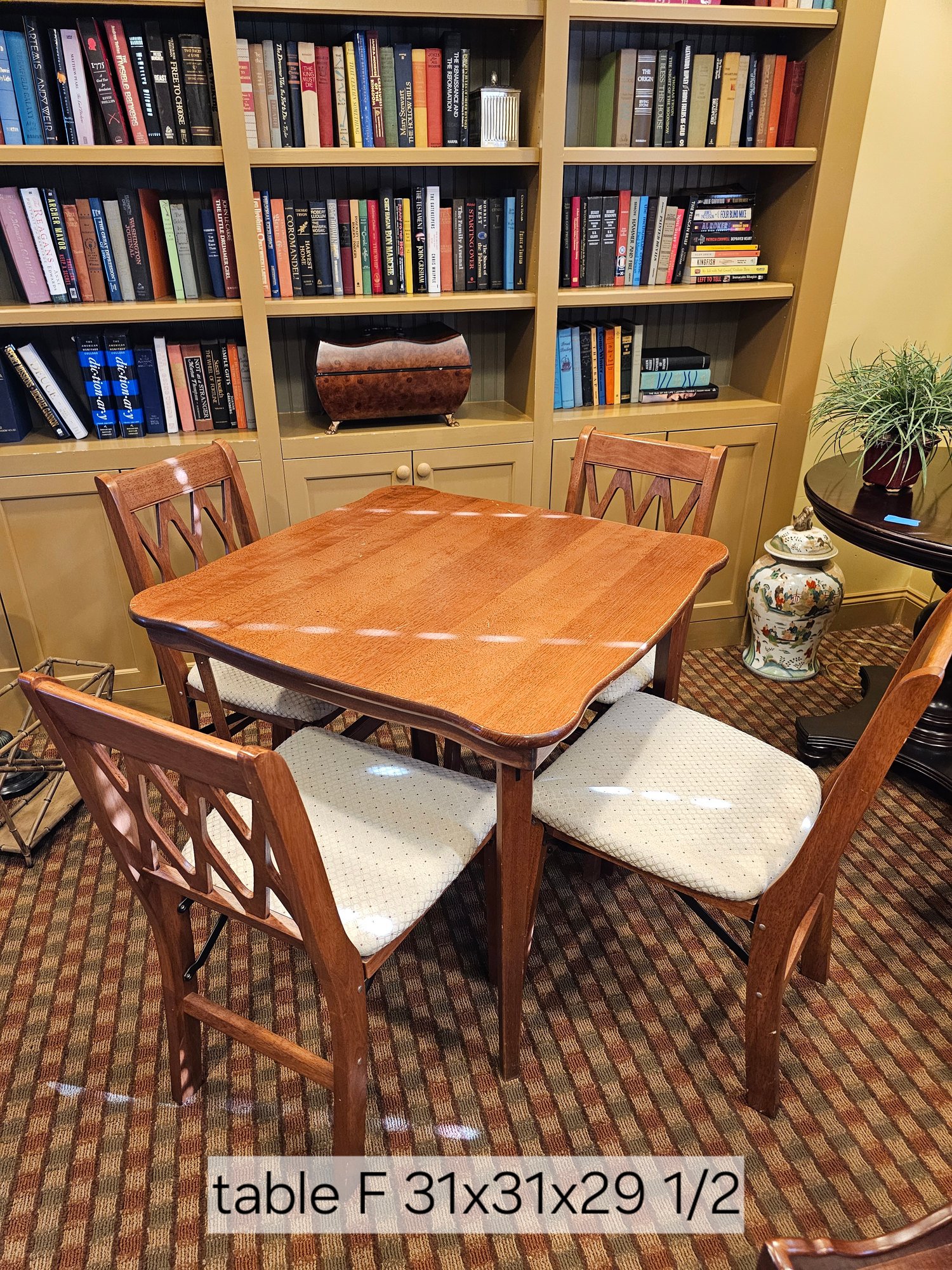 Folding Card Table And Folding Chairs (F). #8397 | Auctionninja.com