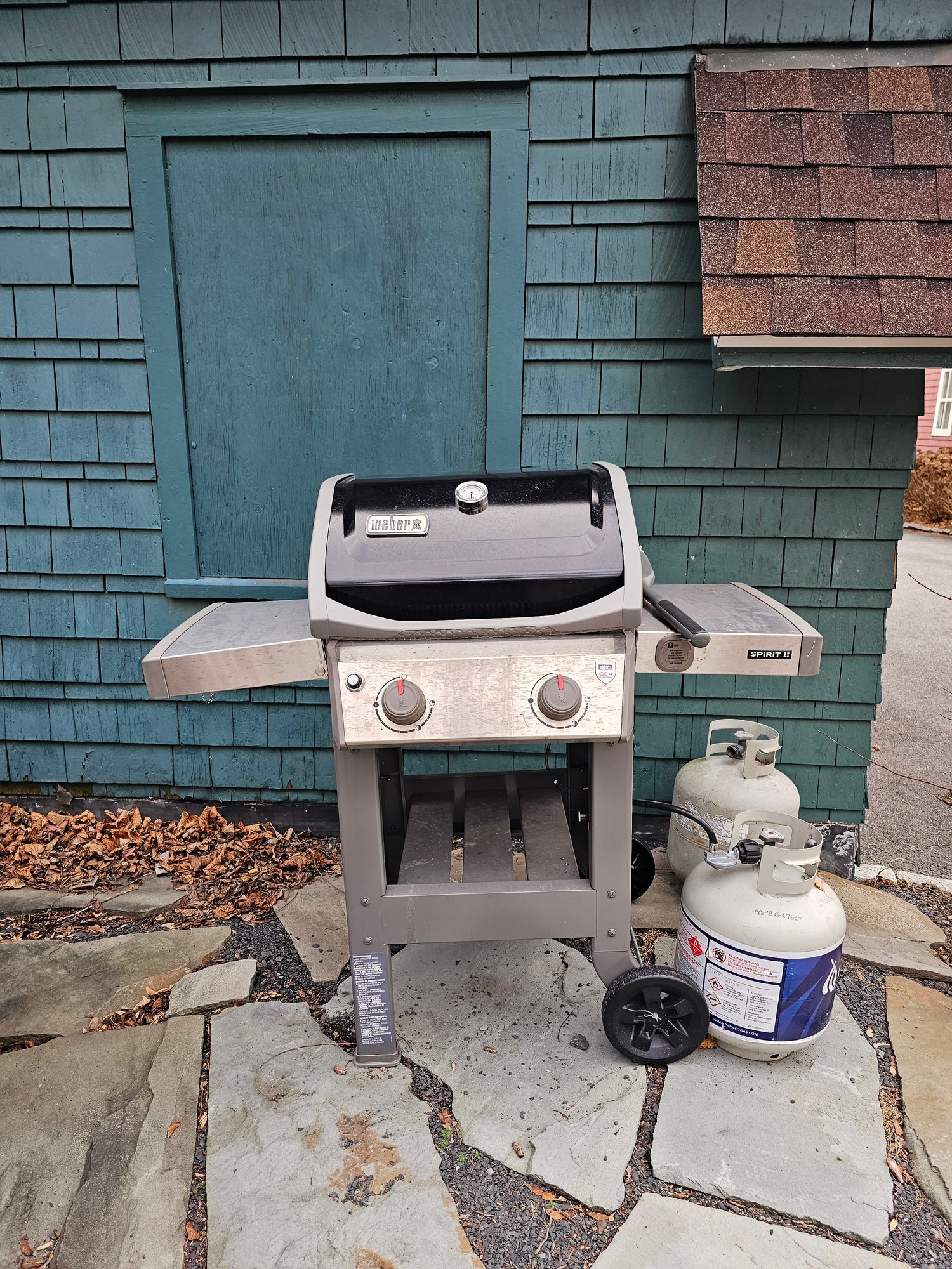 Weber GS4 Two Burner Grill #8525 | Auctionninja.com