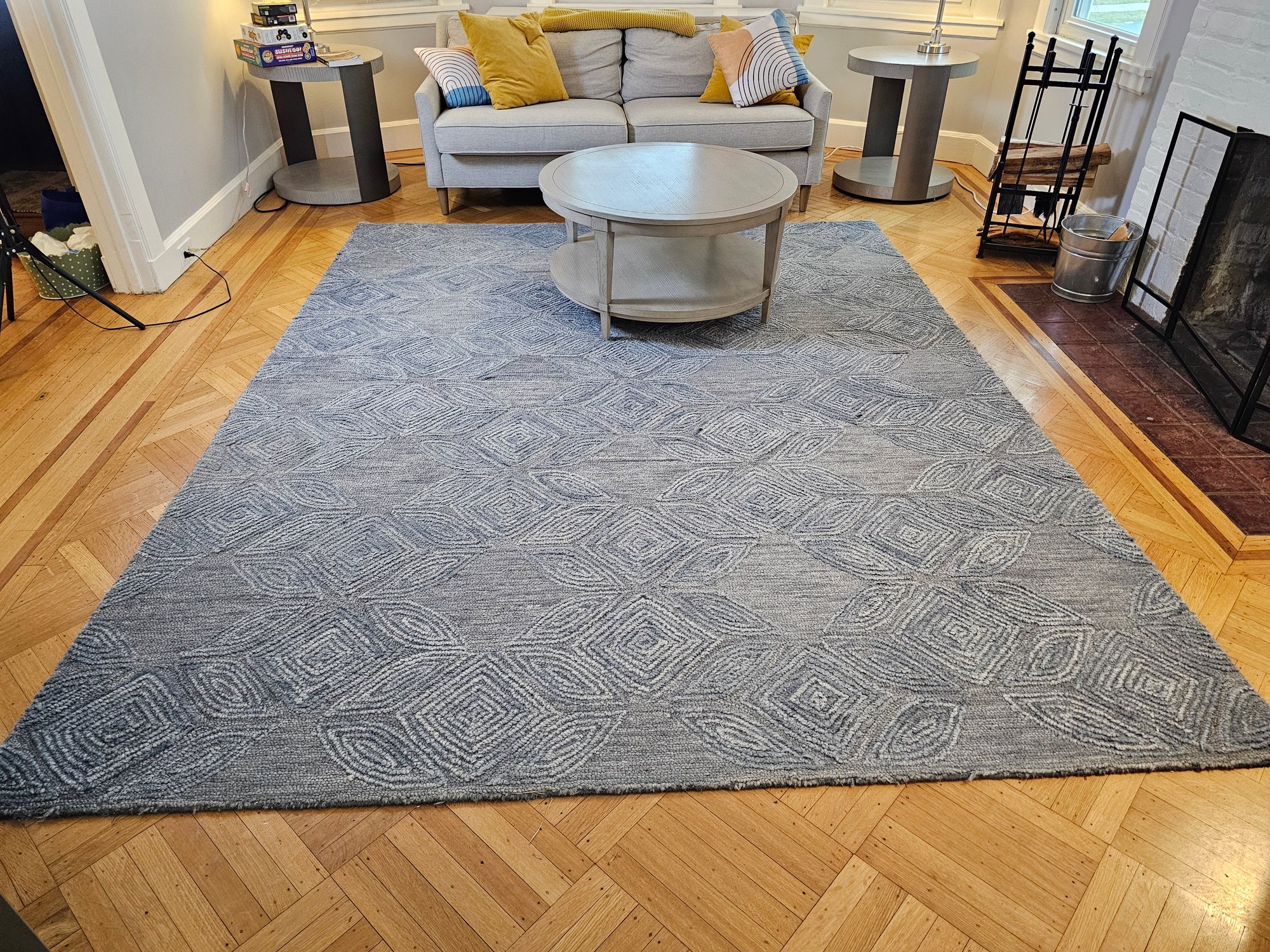 Chelsea Home 8x10 Wool Area Carpet #8553 | Auctionninja.com