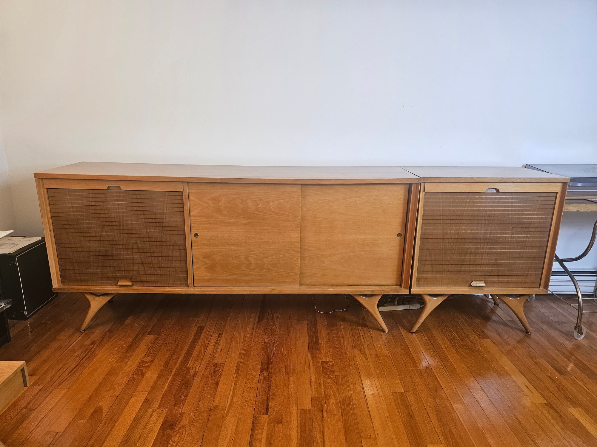 Mid Century Stereo Cabinet And Speakers #8583 | Auctionninja.com