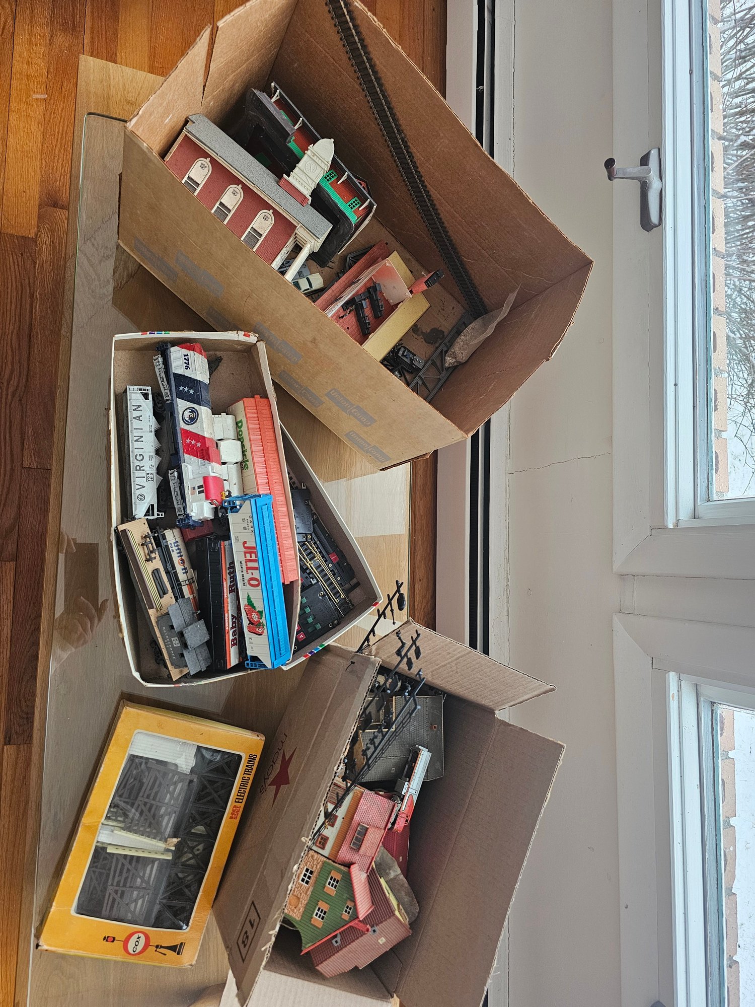MIsc Lot Of Train Cars, Tracks And Accessories #8631 | Auctionninja.com