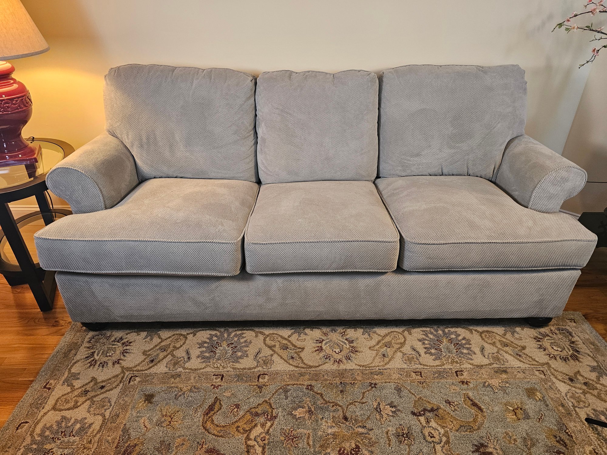 Three Cushion Broyhill Sofa #8643 | Auctionninja.com
