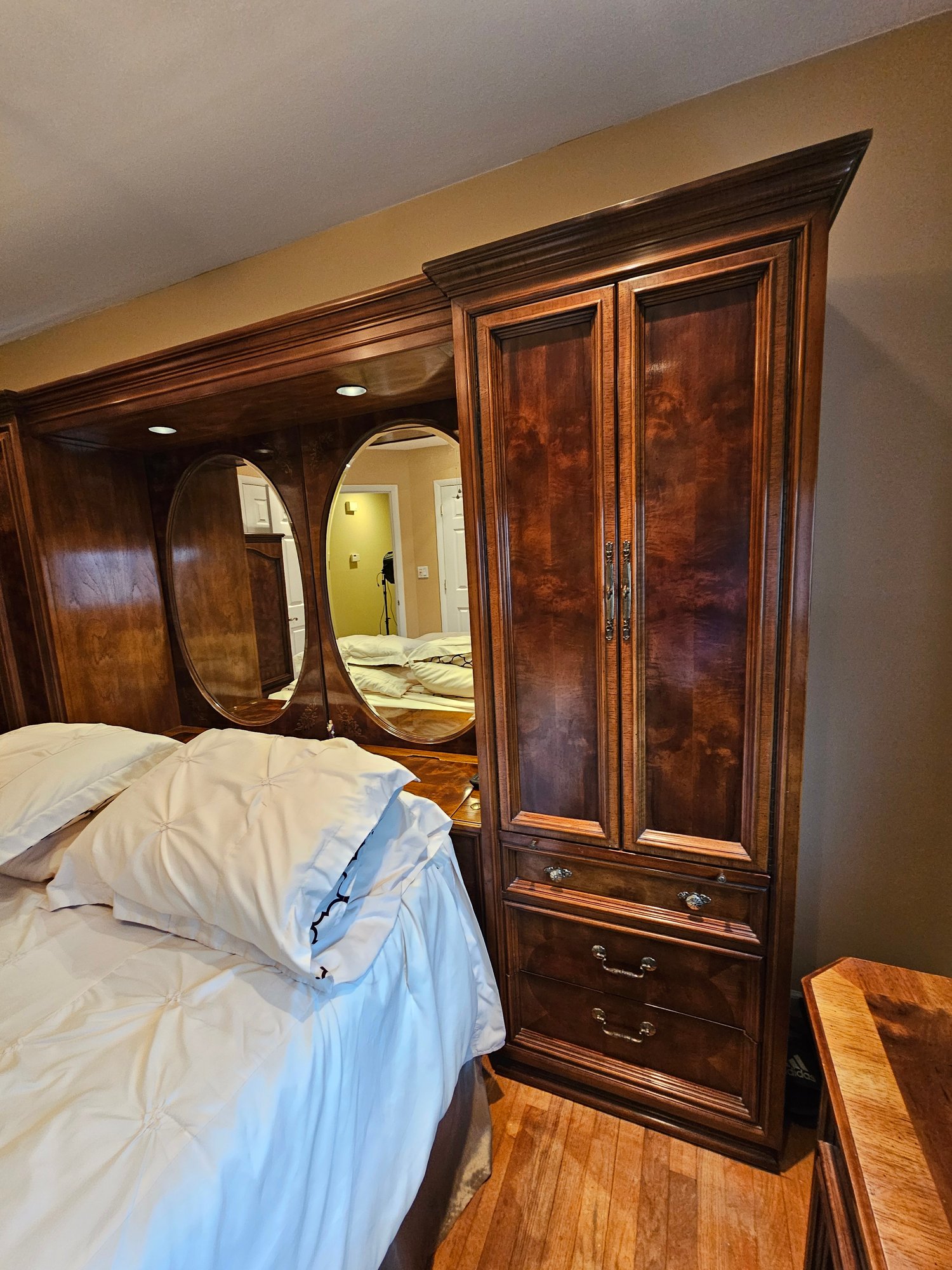 Gorgeous Queen Sized Master Bed And Mirror Backed Storage Headboard ...