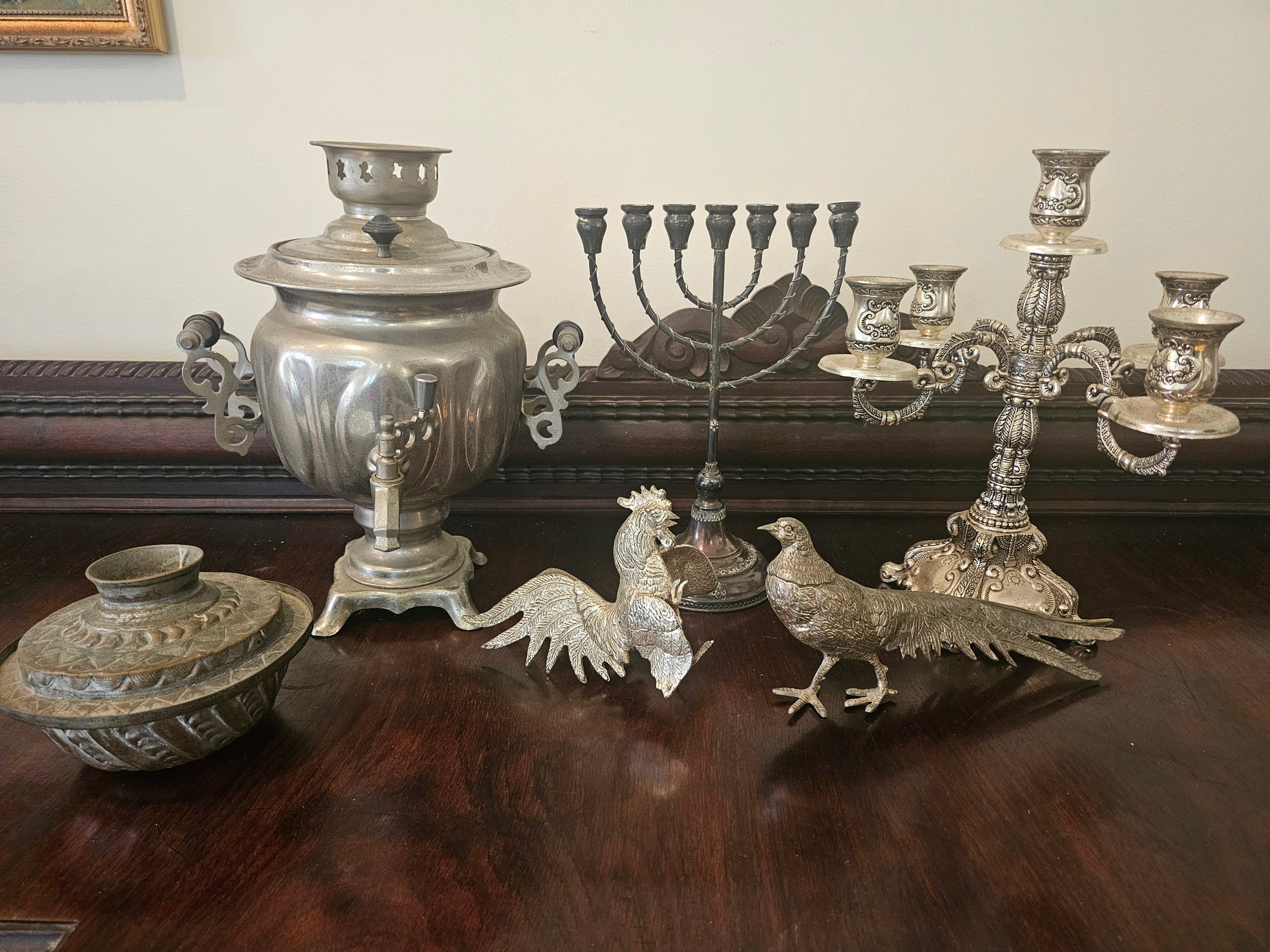 Lot Of Decorative Items Seen Here #10183 | Auctionninja.com