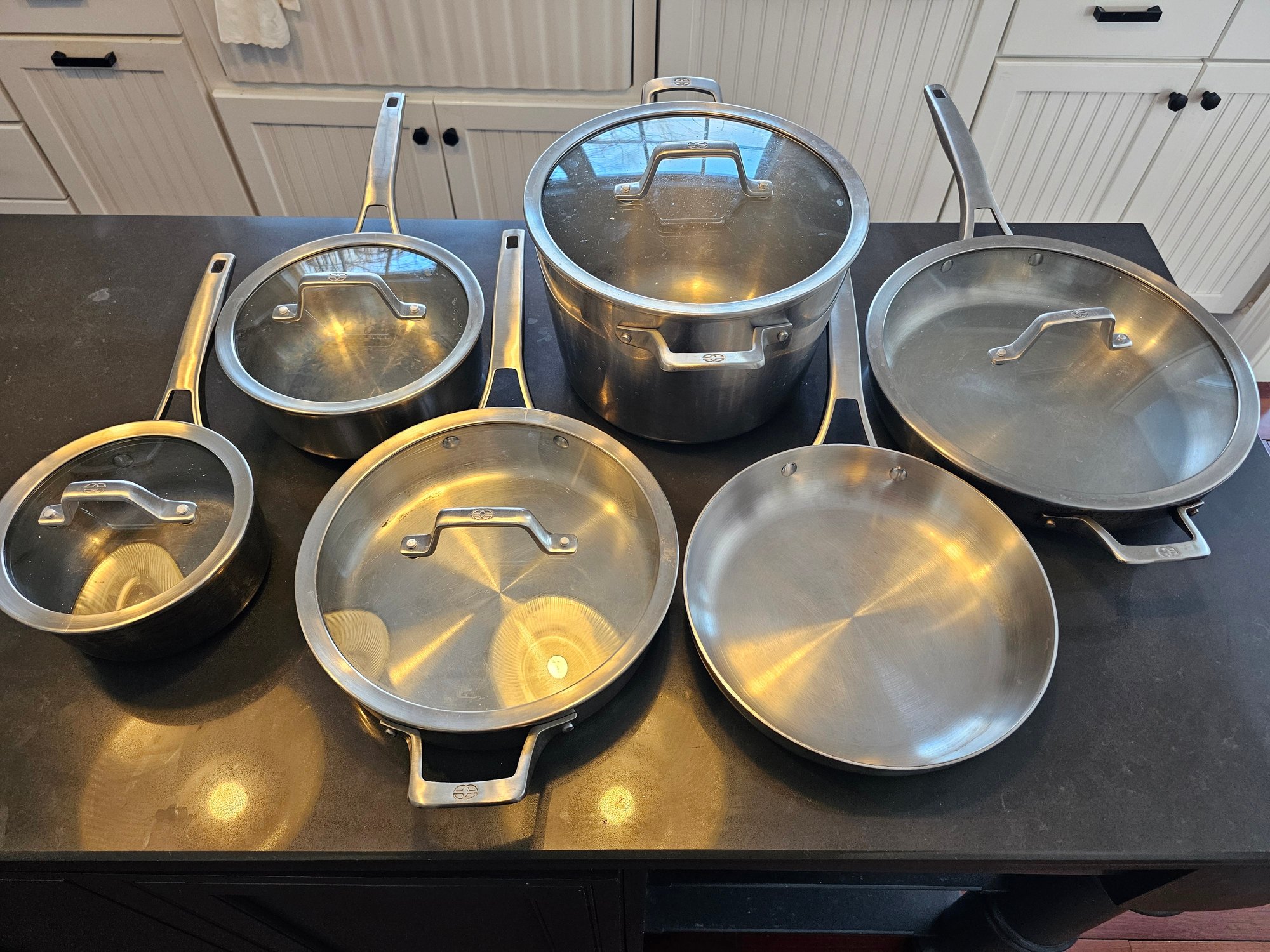 Group Of Calphalon Cookware #11851 | Auctionninja.com