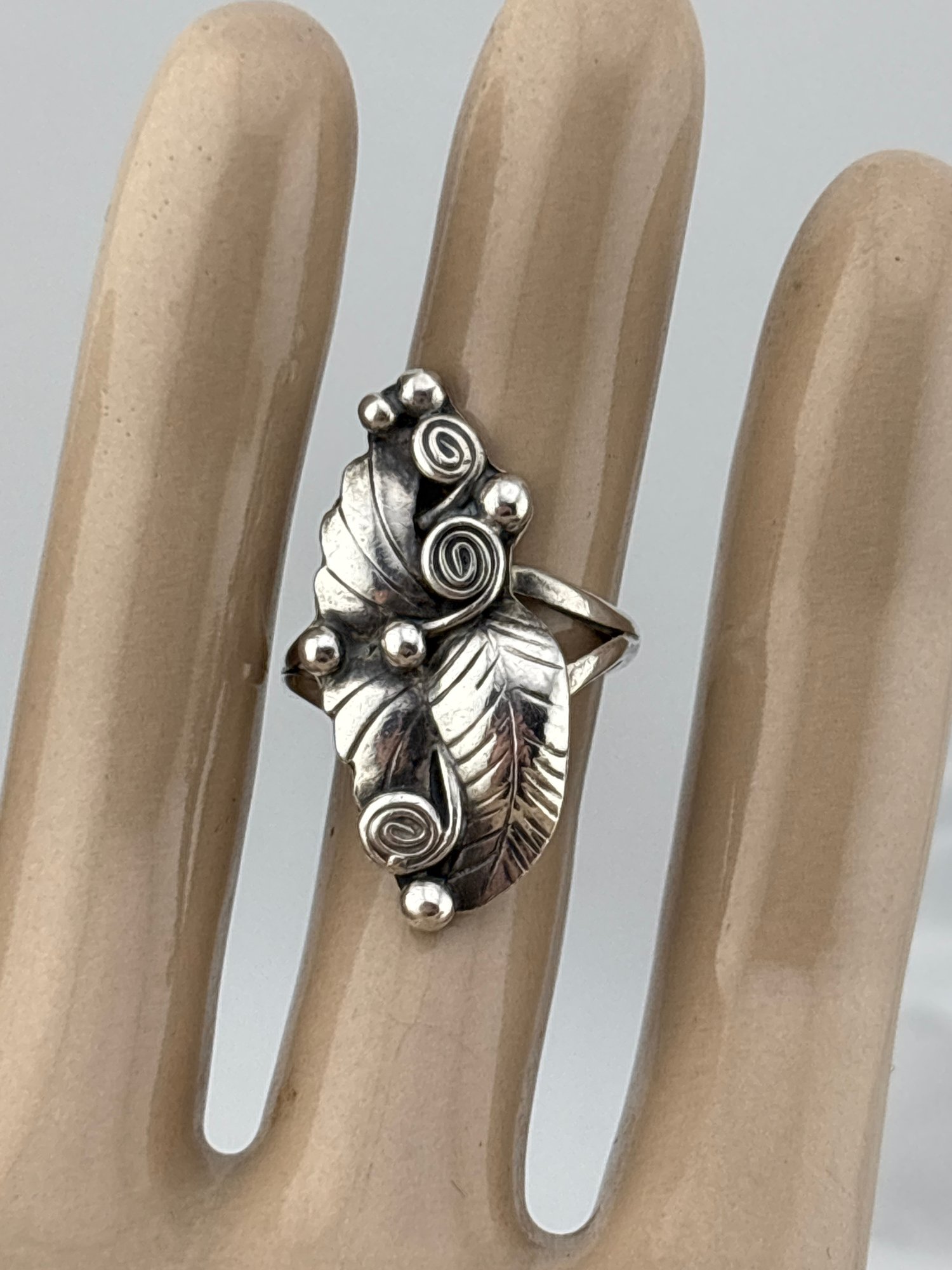 Native American Sterling Silver Leaf Ring Signed #5547 | Auctionninja.com